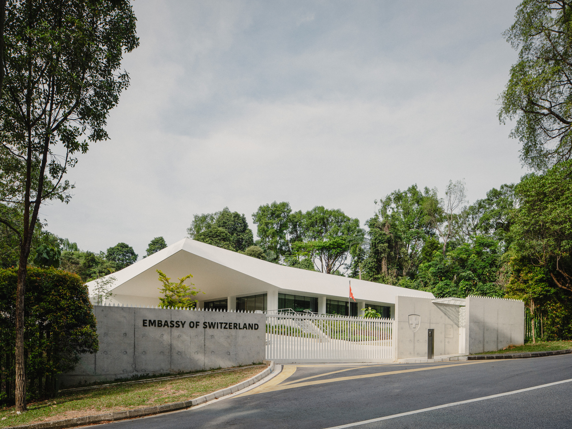 Gallery of Swiss Embassy Singapore / Berrel Kräutler Architekten - 2