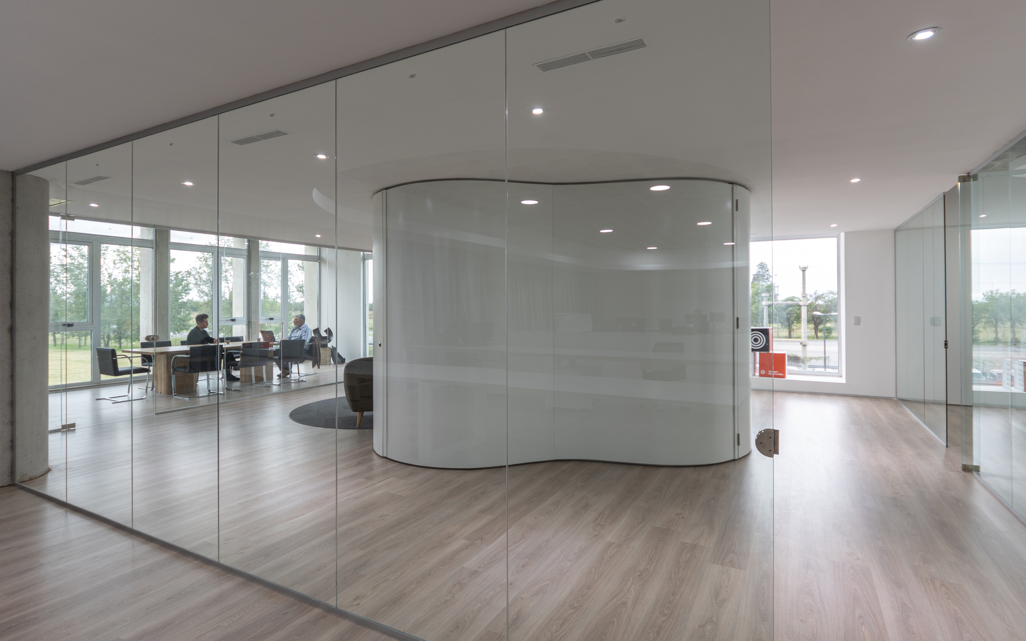 Gallery of Orange Obras Civiles Offices / Agustín Lozada - 11