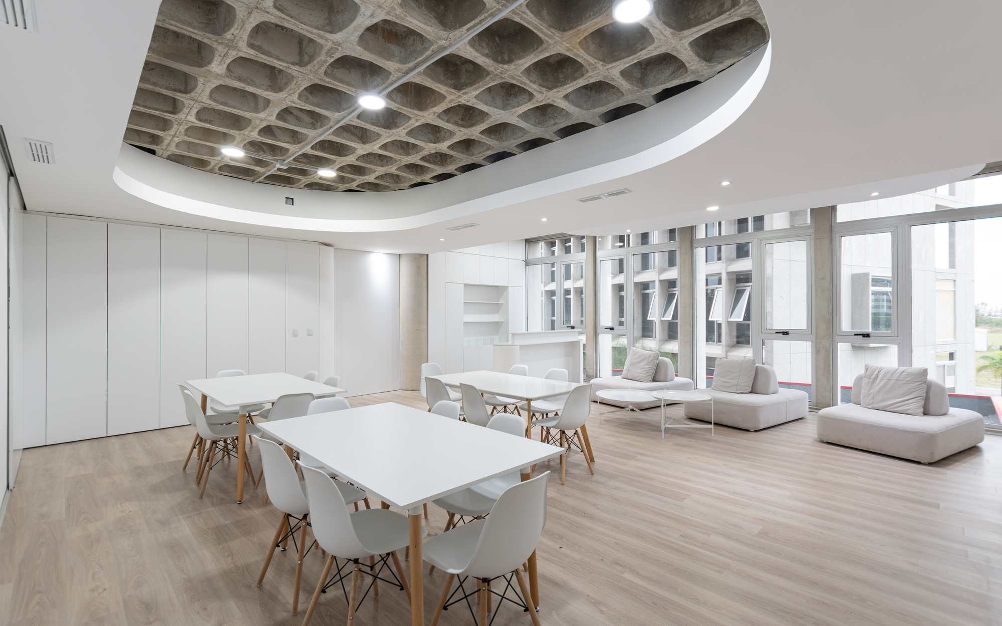 Gallery of Orange Obras Civiles Offices / Agustín Lozada - 2