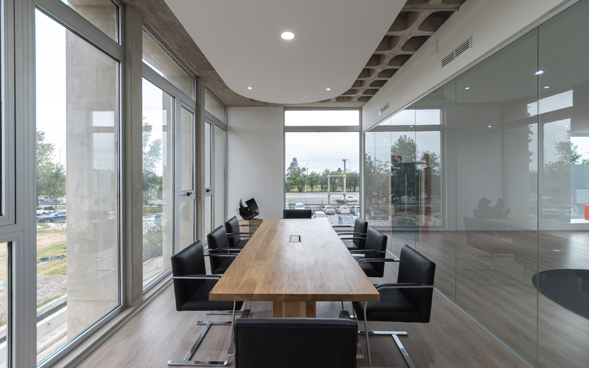 Gallery of Orange Obras Civiles Offices / Agustín Lozada - 26