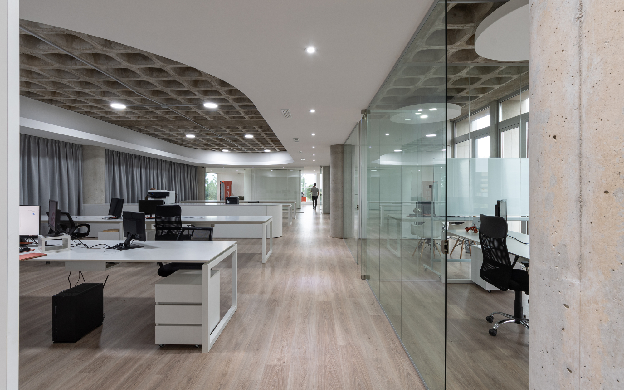 Gallery of Orange Obras Civiles Offices / Agustín Lozada - 9