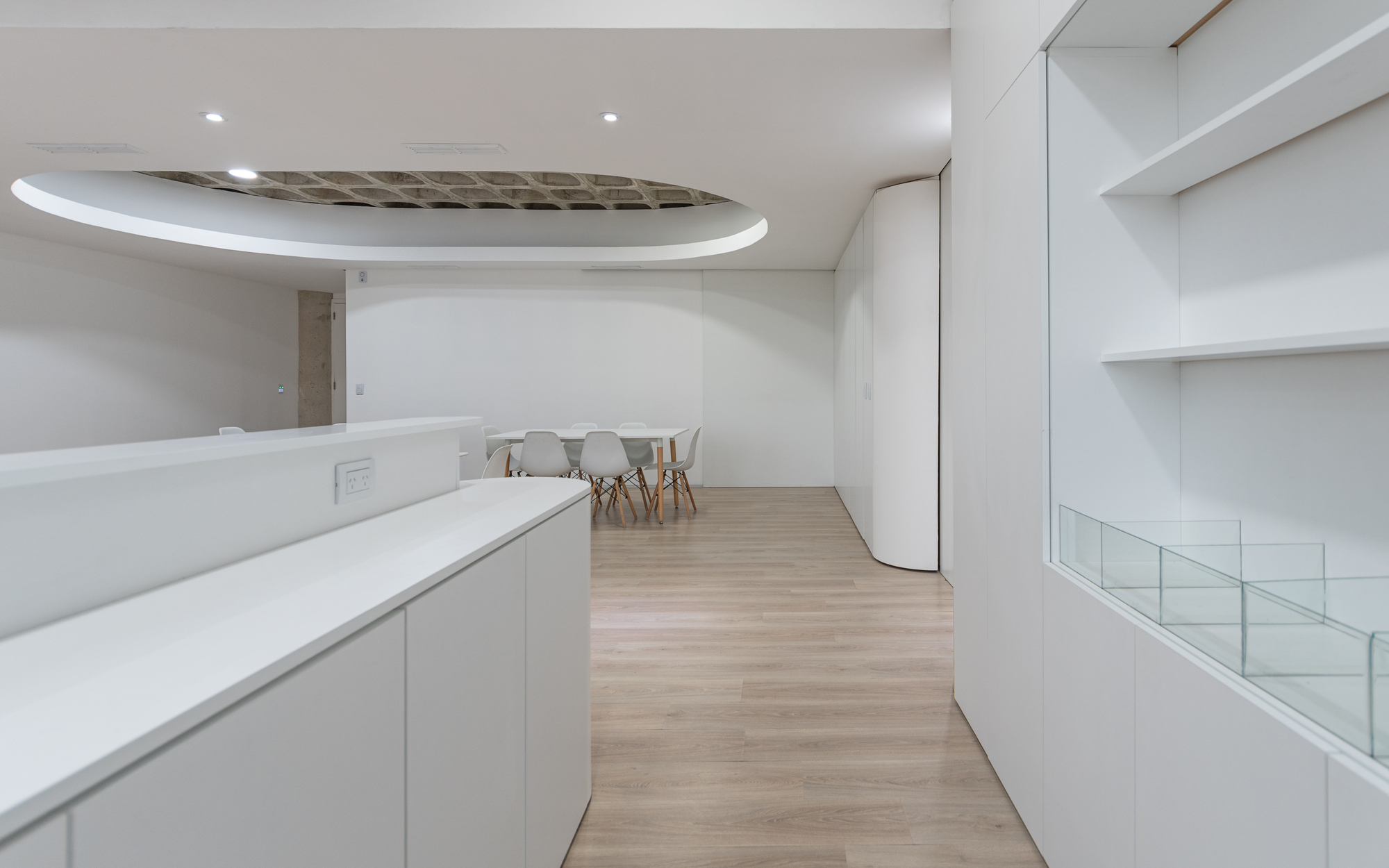 Gallery of Orange Obras Civiles Offices / Agustín Lozada - 32