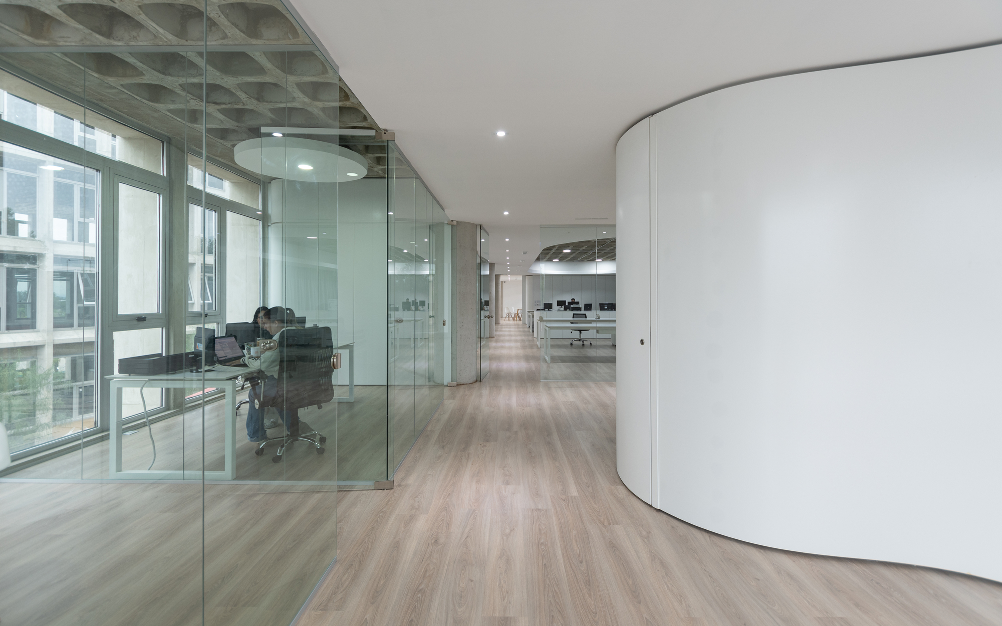 Gallery of Orange Obras Civiles Offices / Agustín Lozada - 10