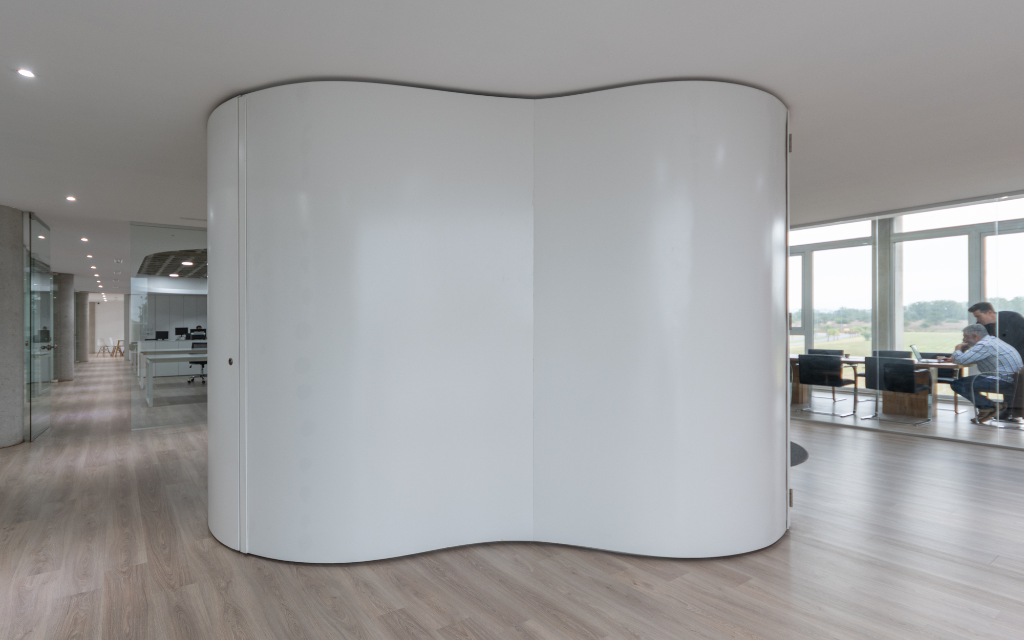 Gallery of Orange Obras Civiles Offices / Agustín Lozada - 16