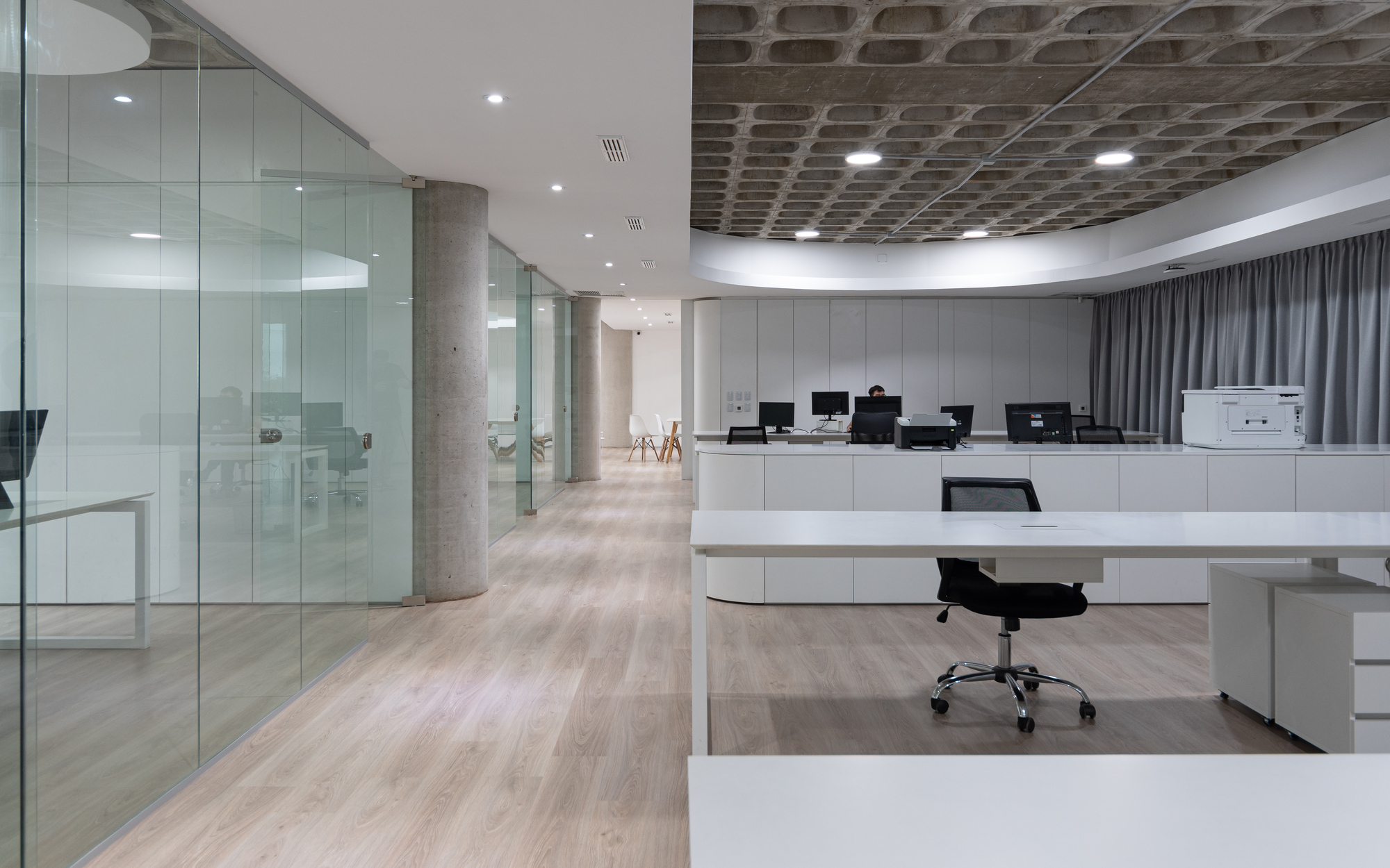 Gallery of Orange Obras Civiles Offices / Agustín Lozada - 8