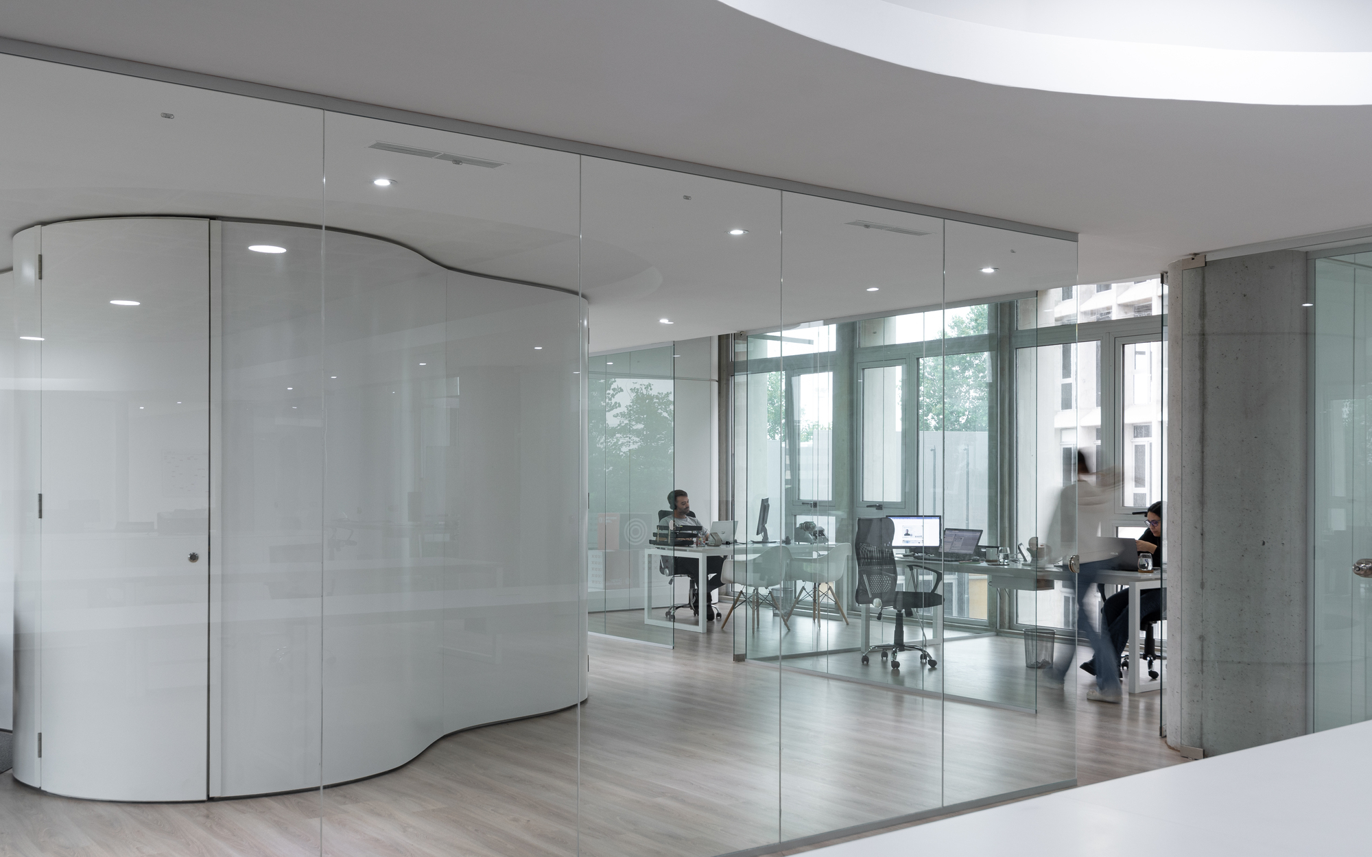 Gallery of Orange Obras Civiles Offices / Agustín Lozada - 13