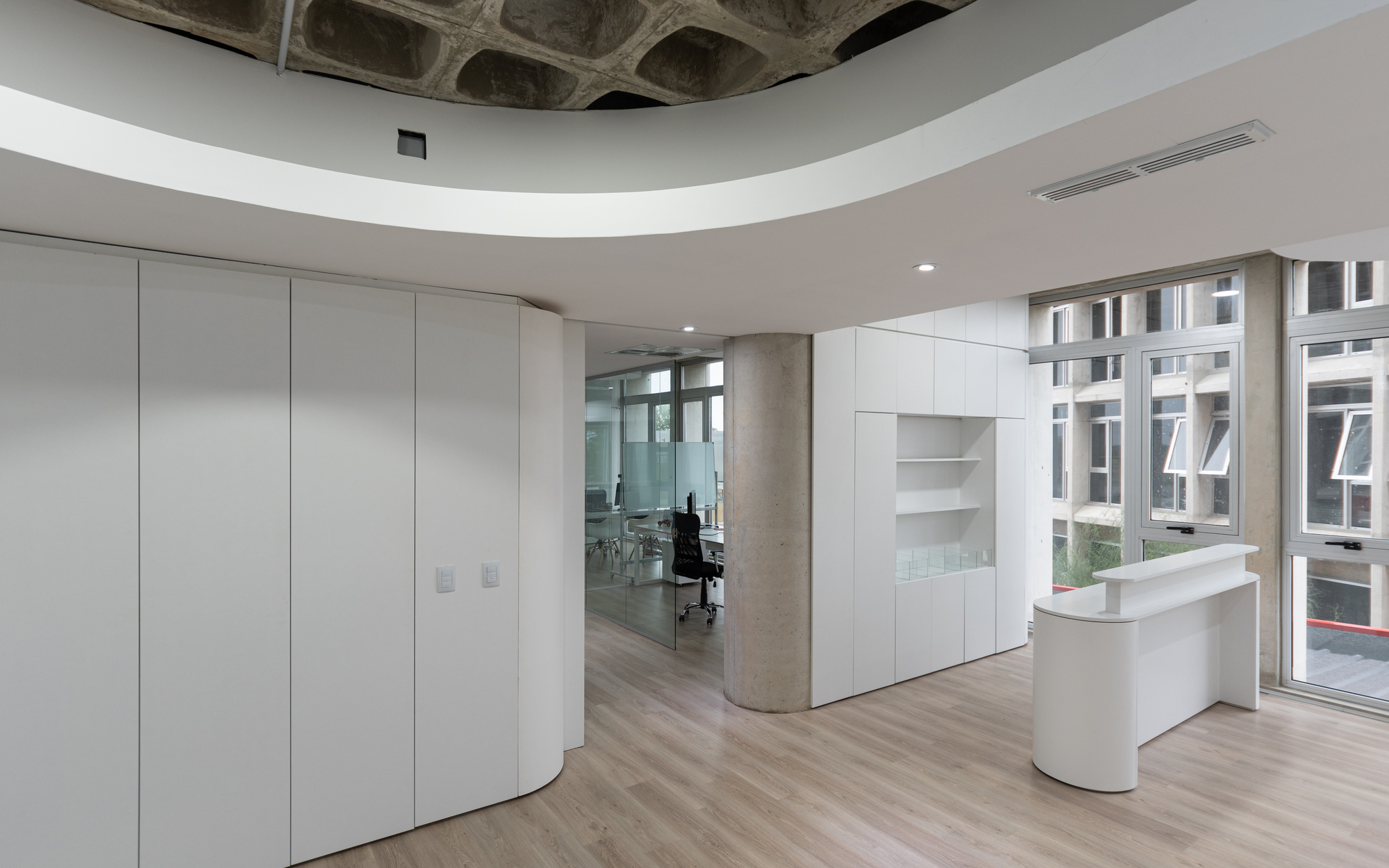 Gallery of Orange Obras Civiles Offices / Agustín Lozada - 7