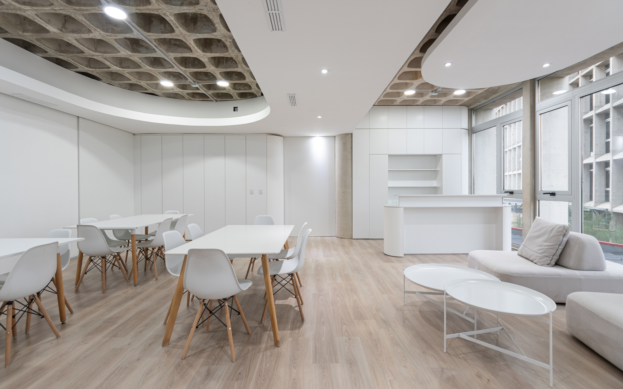 Gallery of Orange Obras Civiles Offices / Agustín Lozada - 22