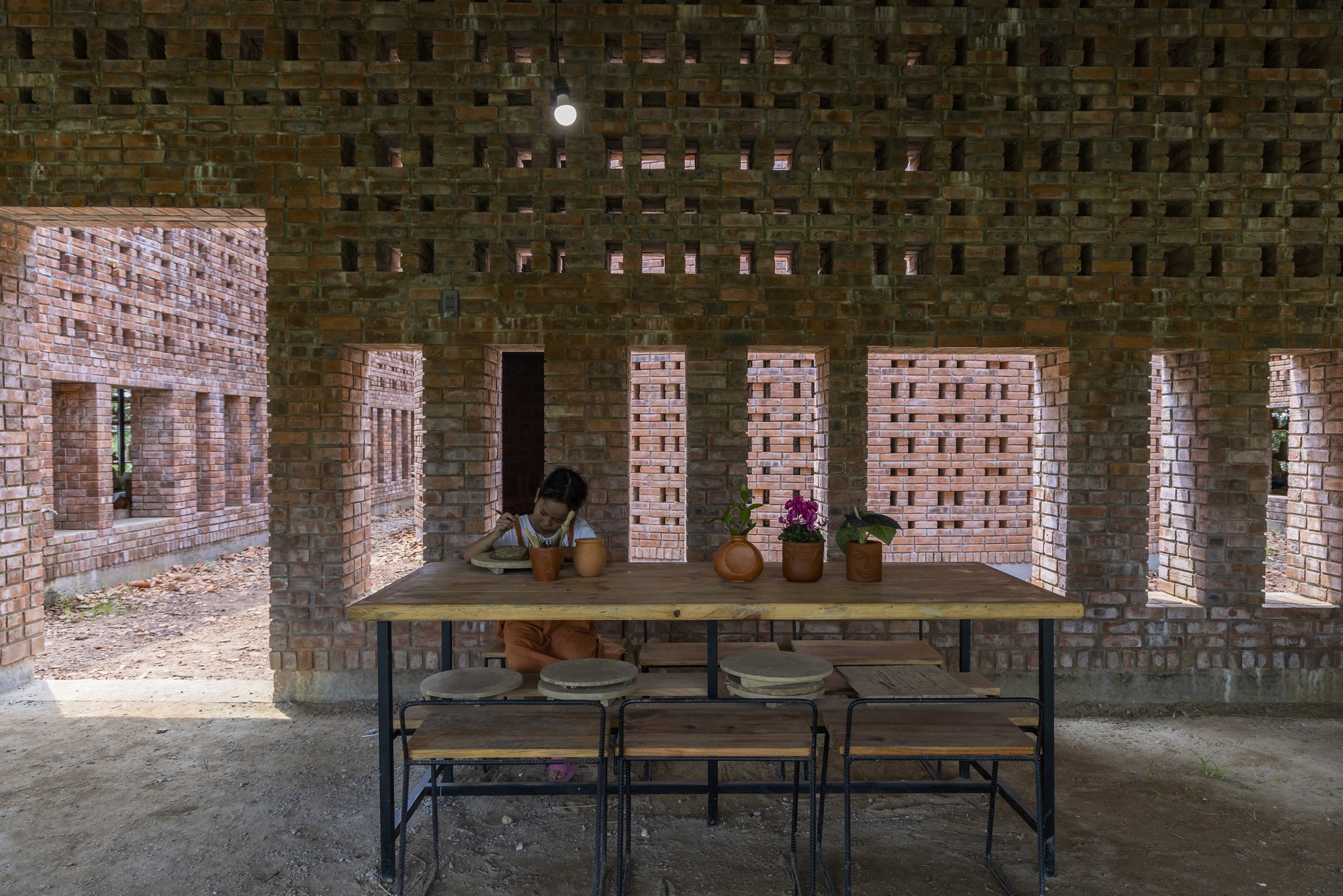 Gallery of Terra Cotta Workshop / Tropical Space - 17