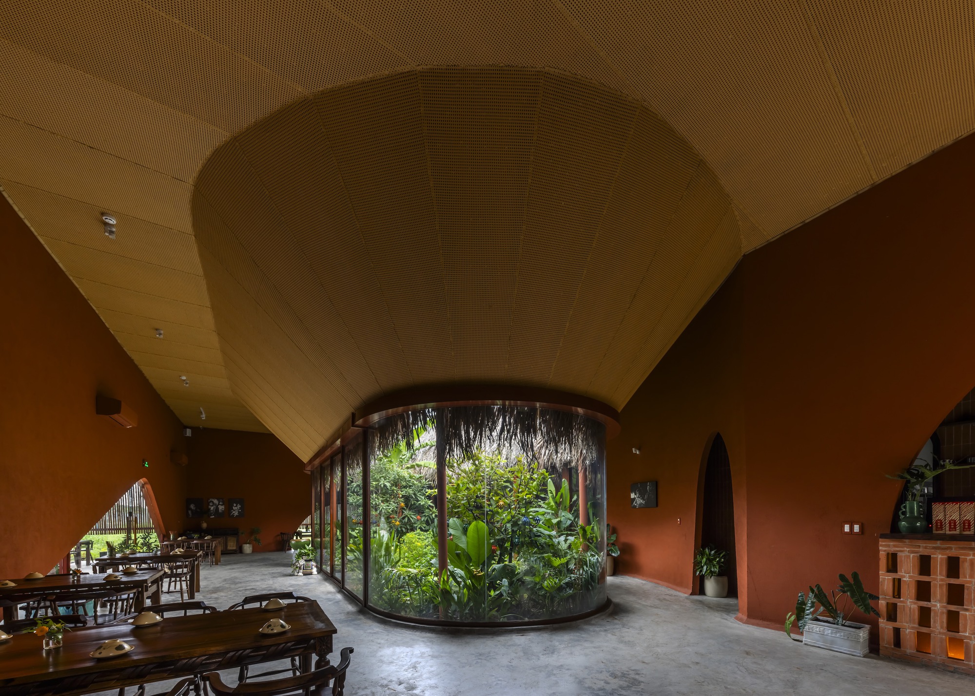 Gallery of Nhà Tú Garden Restaurant / Long Nguyen Design - 13