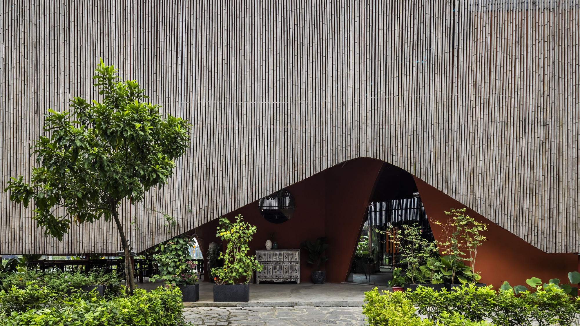 Gallery of Nhà Tú Garden Restaurant / Long Nguyen Design - 9
