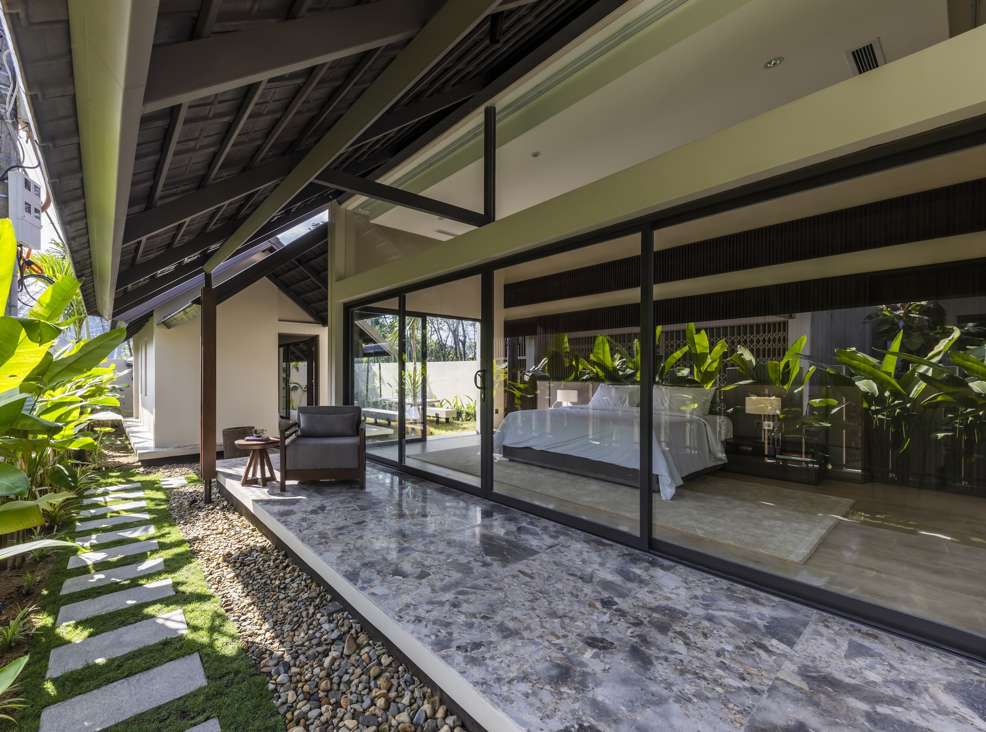 Gallery of H.A Garden House / Pham Huu Son Architects - 11