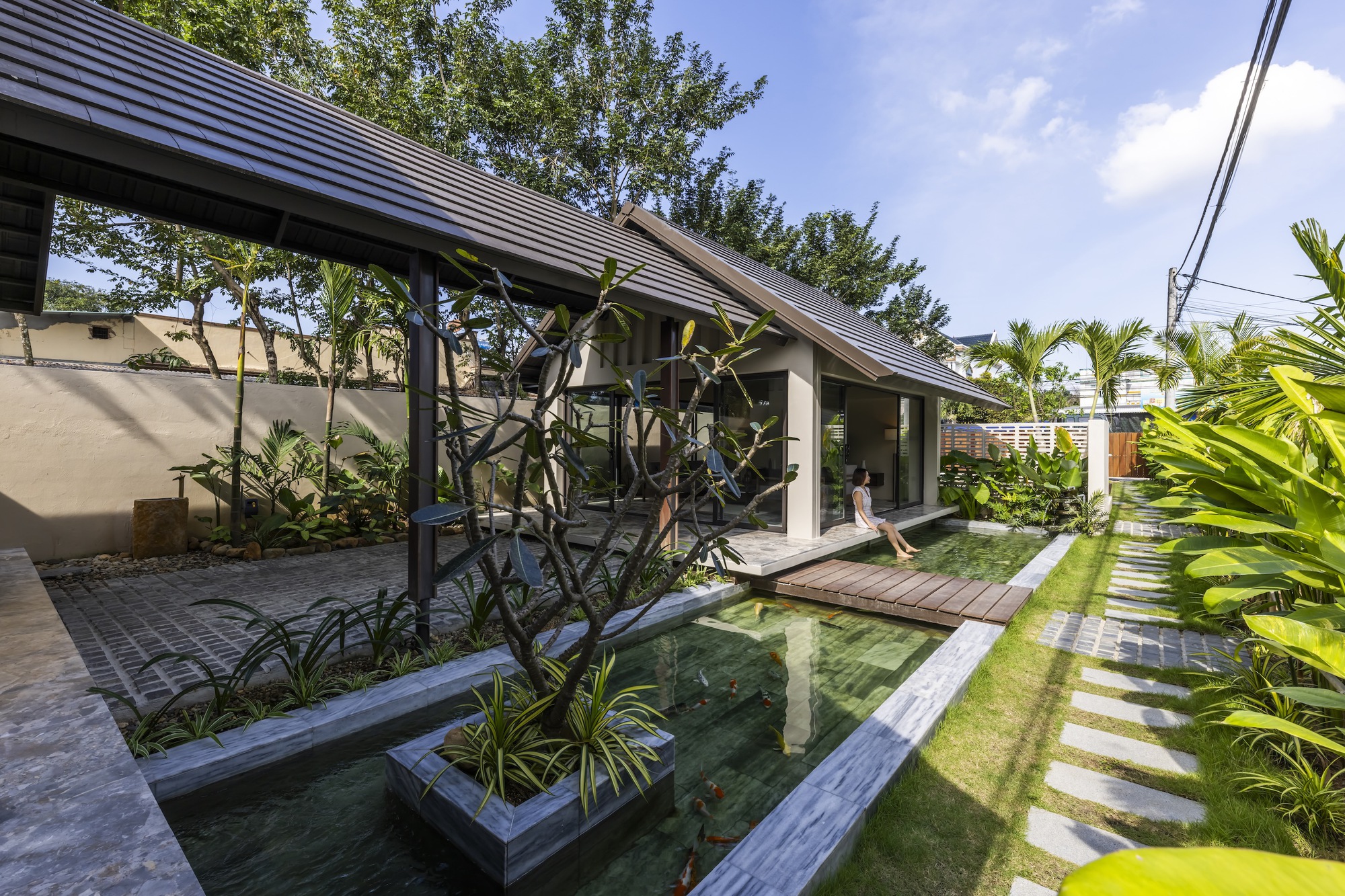 Gallery of H.A Garden House / Pham Huu Son Architects - 8