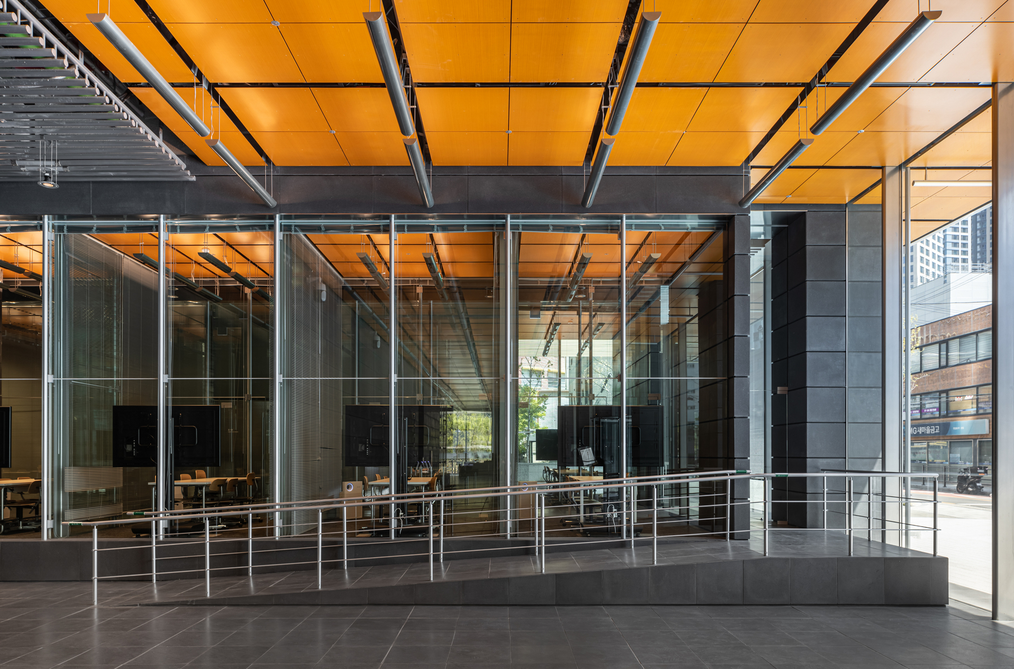 Gallery of HYBE Headquarters Office / COM + FHHH Friends - 7