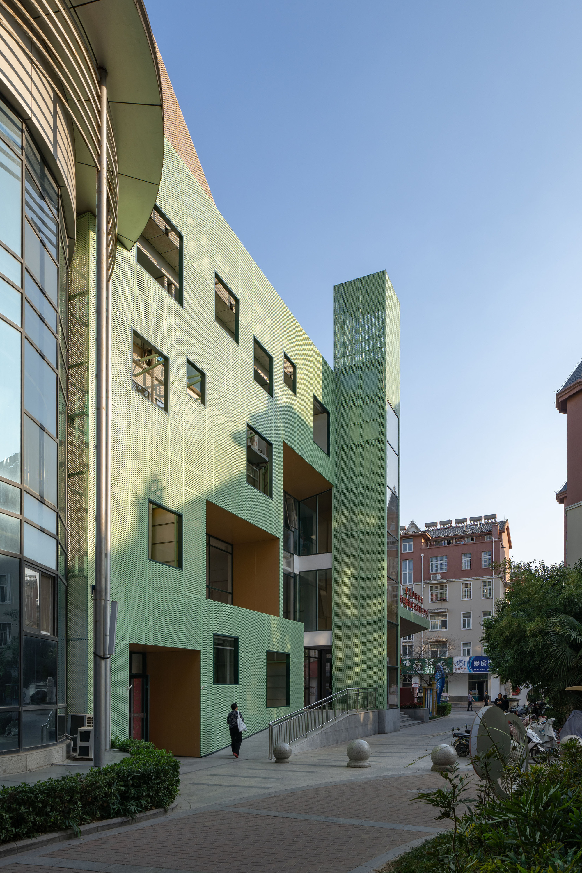 Gallery of The Qinghuayuan Intergenerational Community Center ...