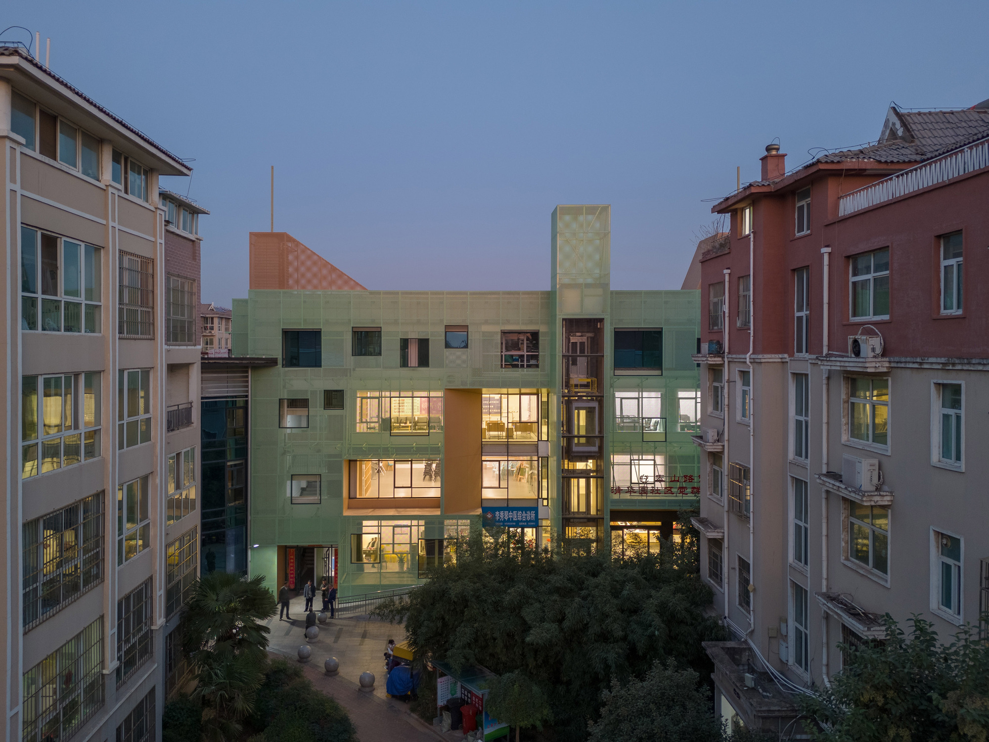 Gallery of The Qinghuayuan Intergenerational Community Center ...