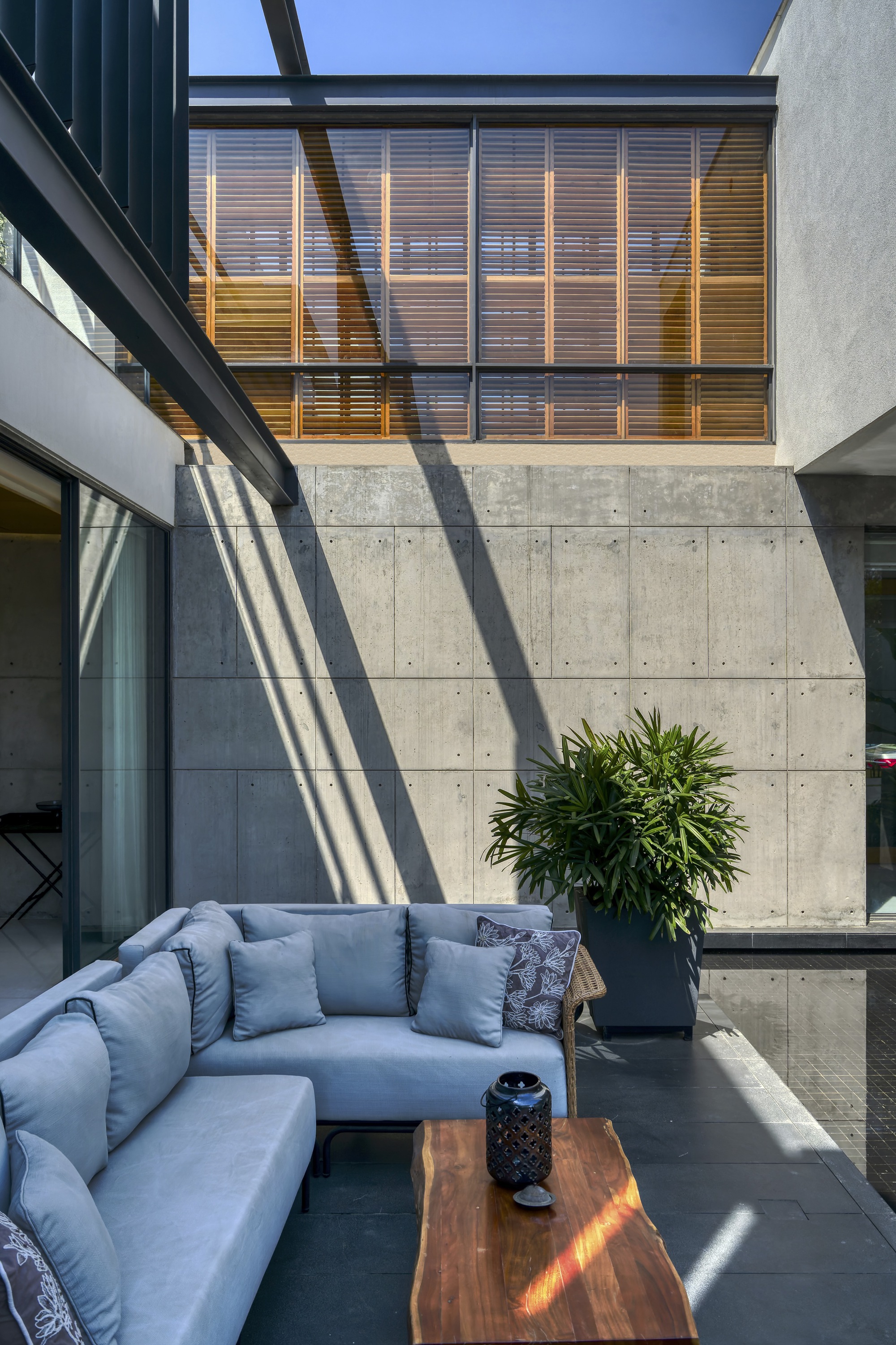 Gallery of Planar House / DADA Partners - 6