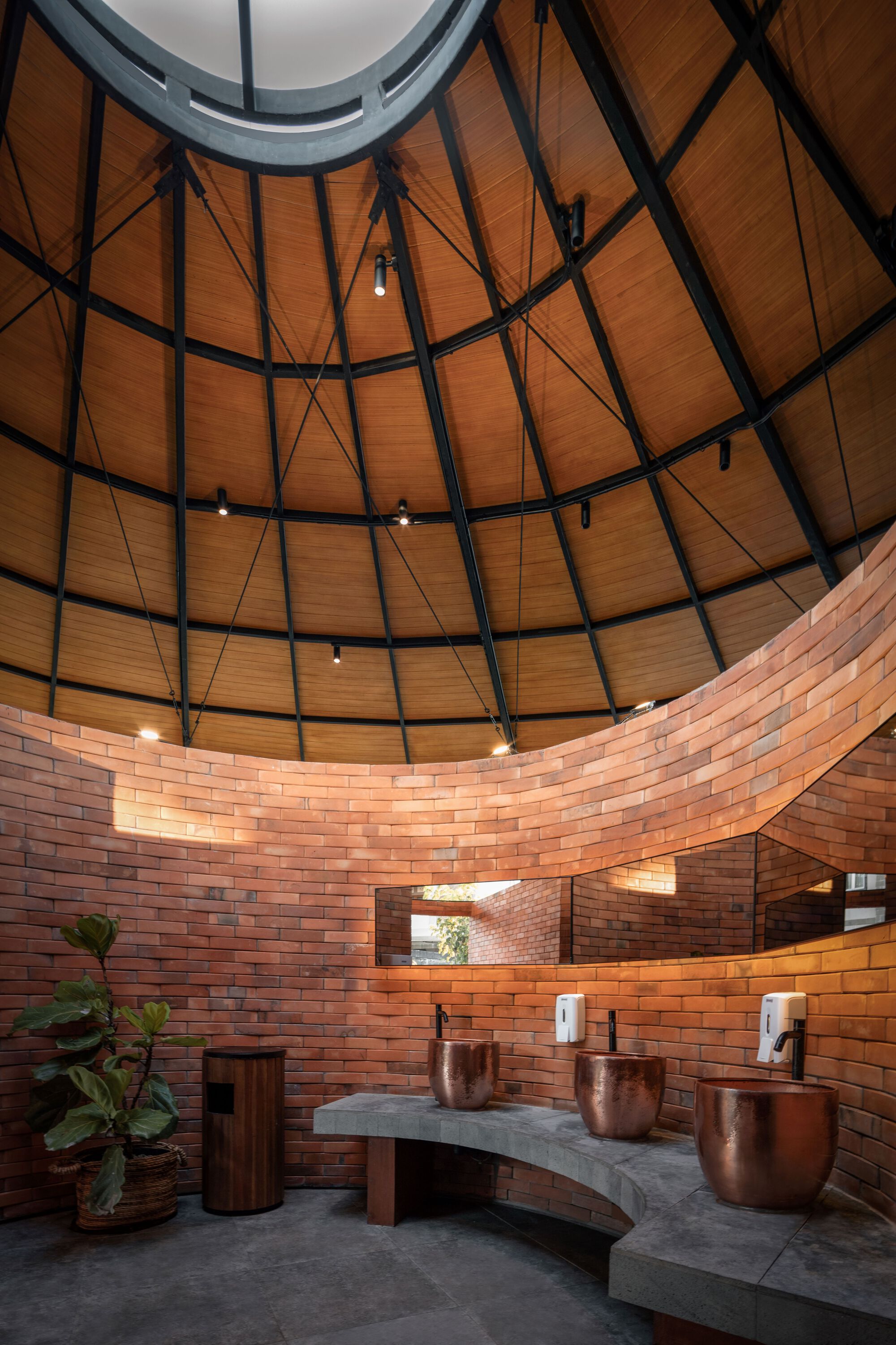 Gallery of Talaga Sampireun Bali Restaurant / K-Thengono Design Studio - 5