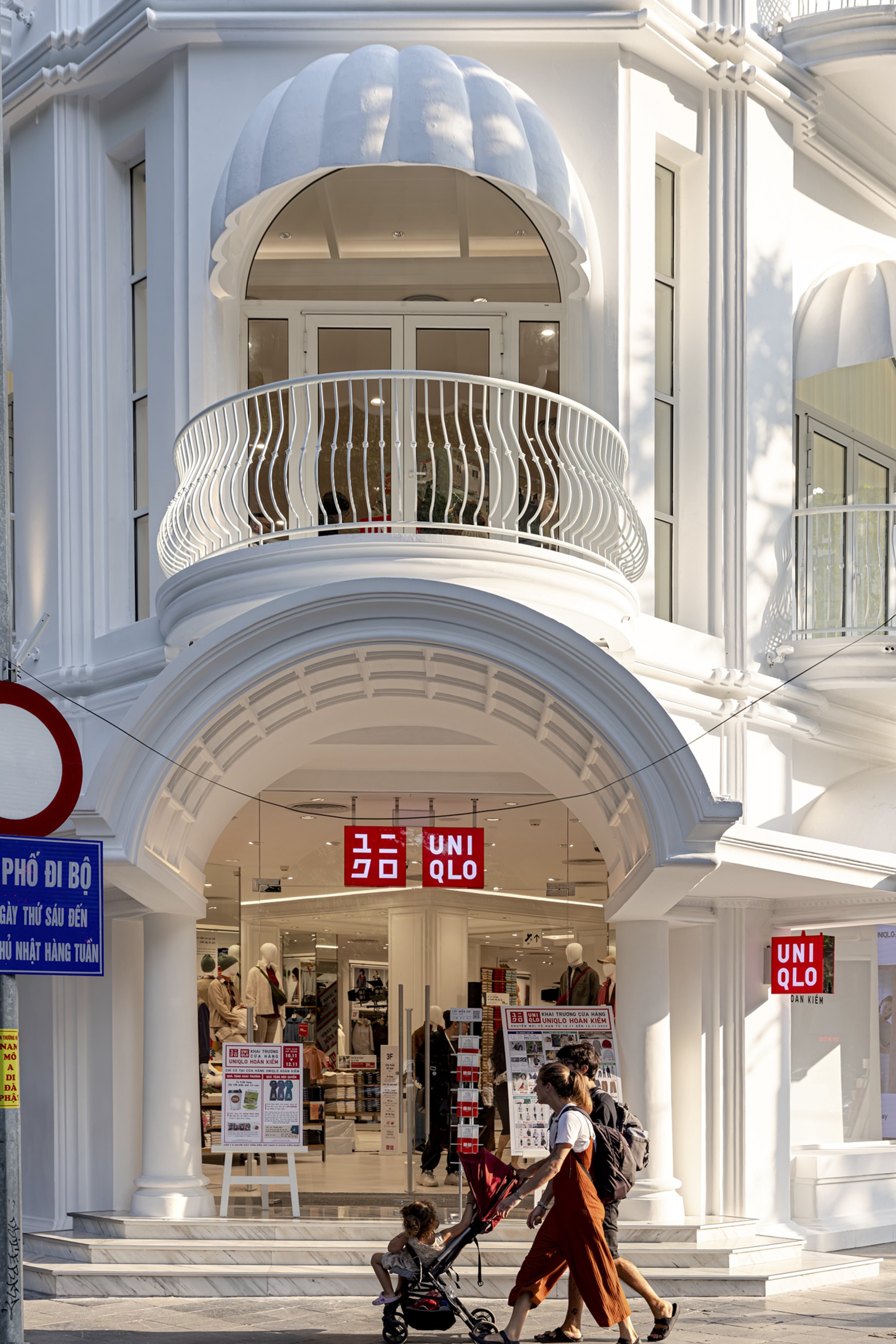 Gallery of Uniqlo Flagship Store Hanoi / RED DESIGN GROUP - VIETNAM - 7