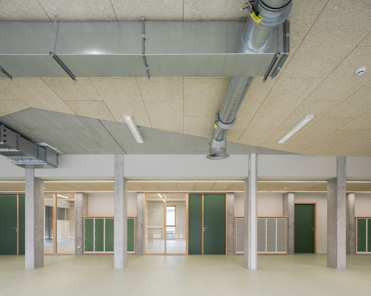Gallery of VTS Sint-Niklaas Campus / STYFHALS Architecten - 1