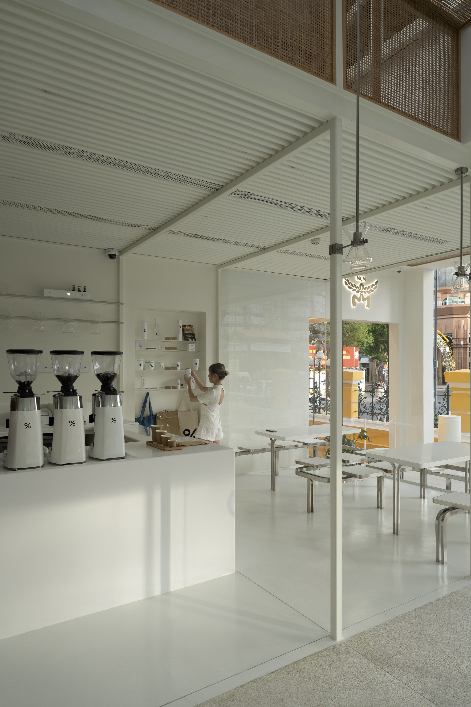 Galeria de Cafeteria % Arabica / Nguyen Khai Architects & Associates - 18