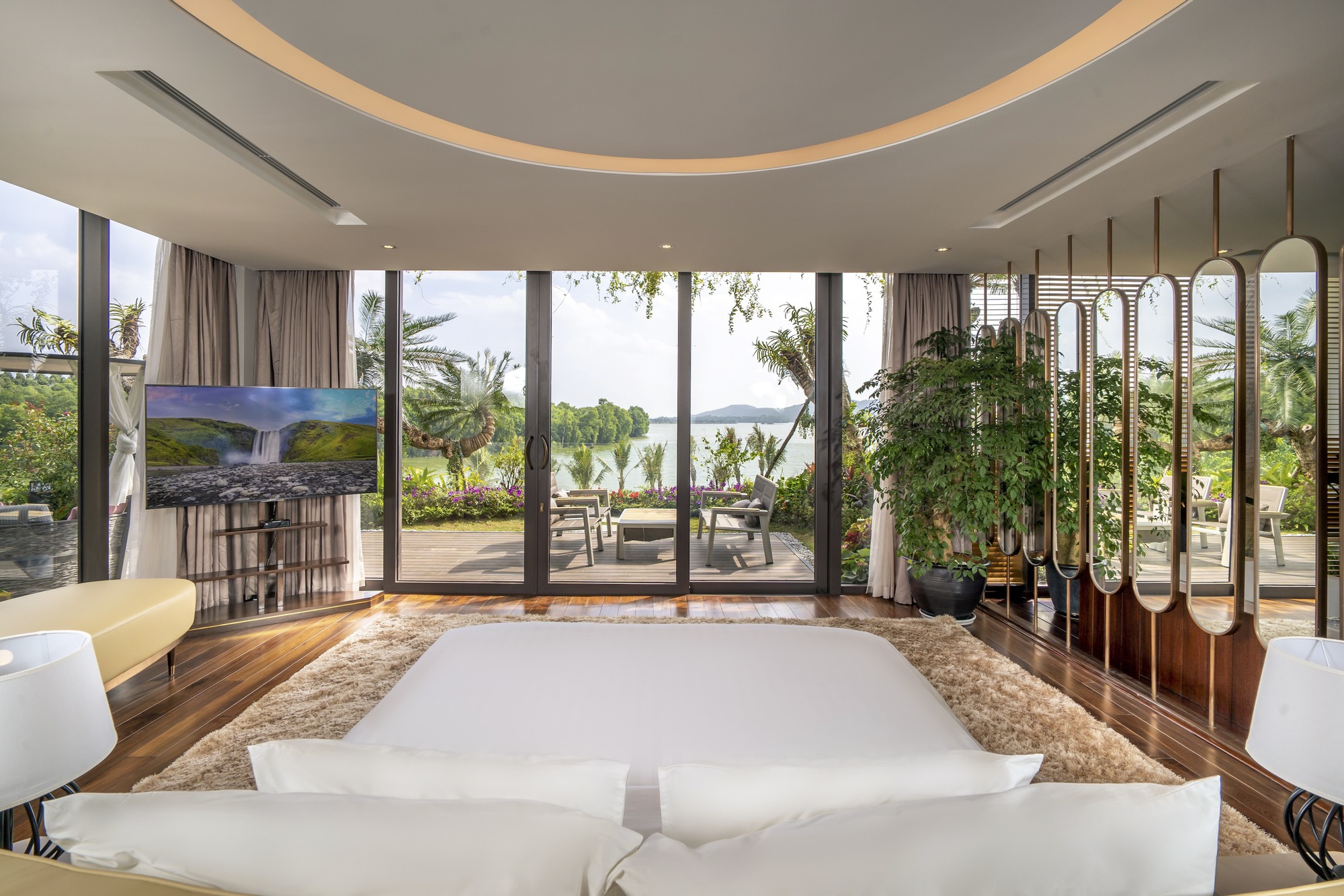 Gallery of Legend Mansion Villa / Flamingo Architecture - 14