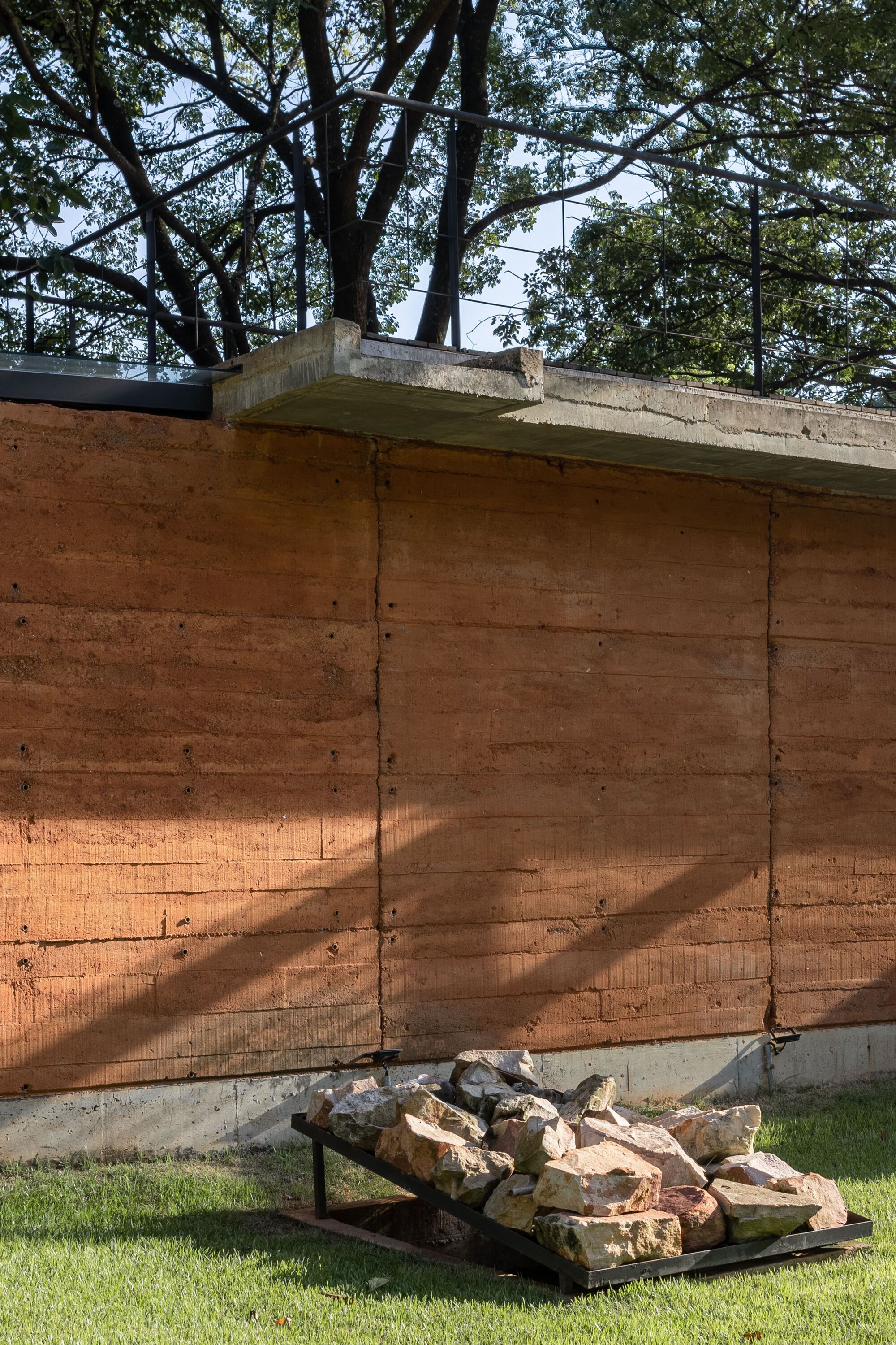 Galeria de Atelier Cerâmico Liza Crea / - = + x - - 13