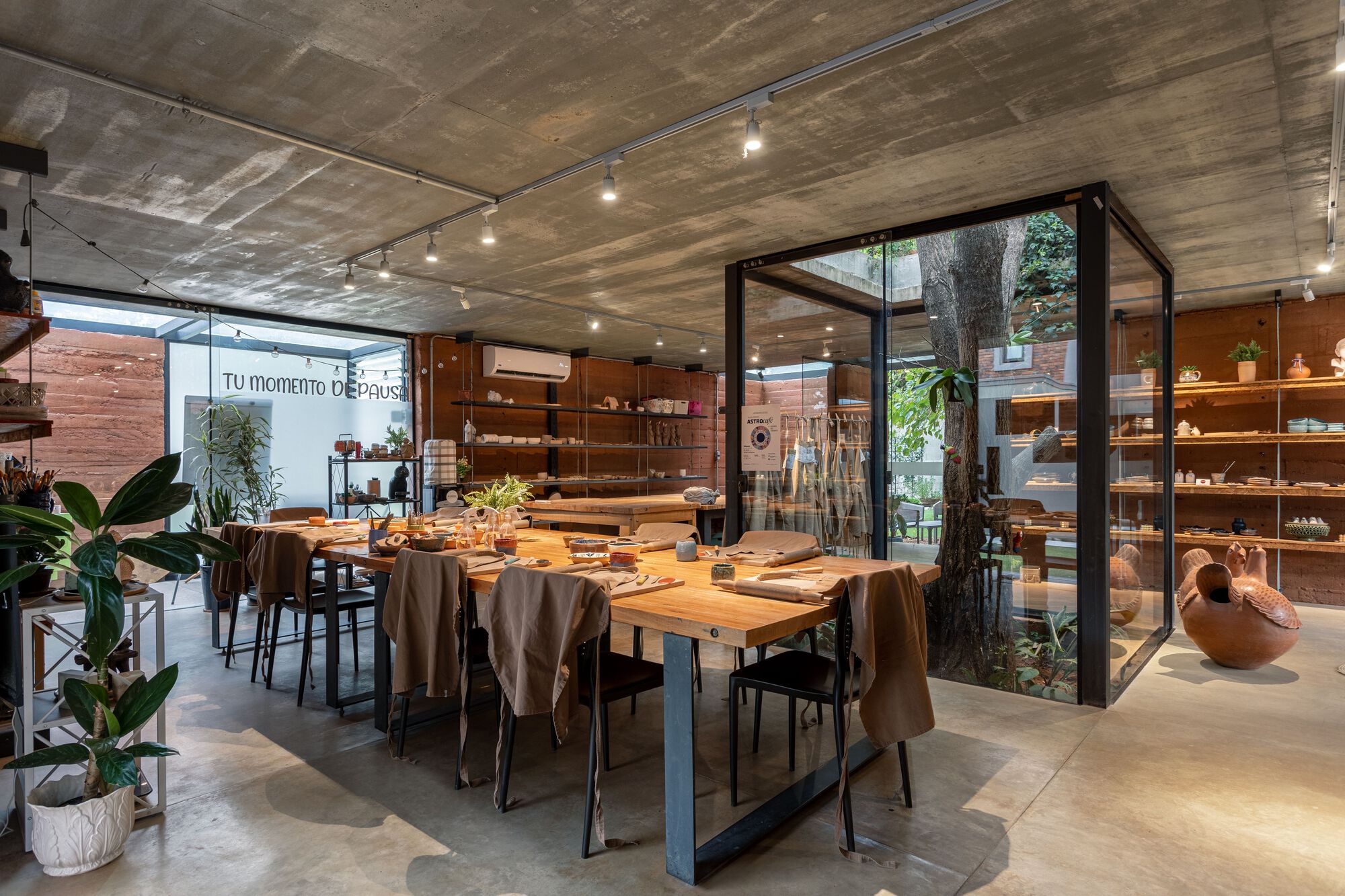 Galeria de Atelier Cerâmico Liza Crea / - = + x - - 12