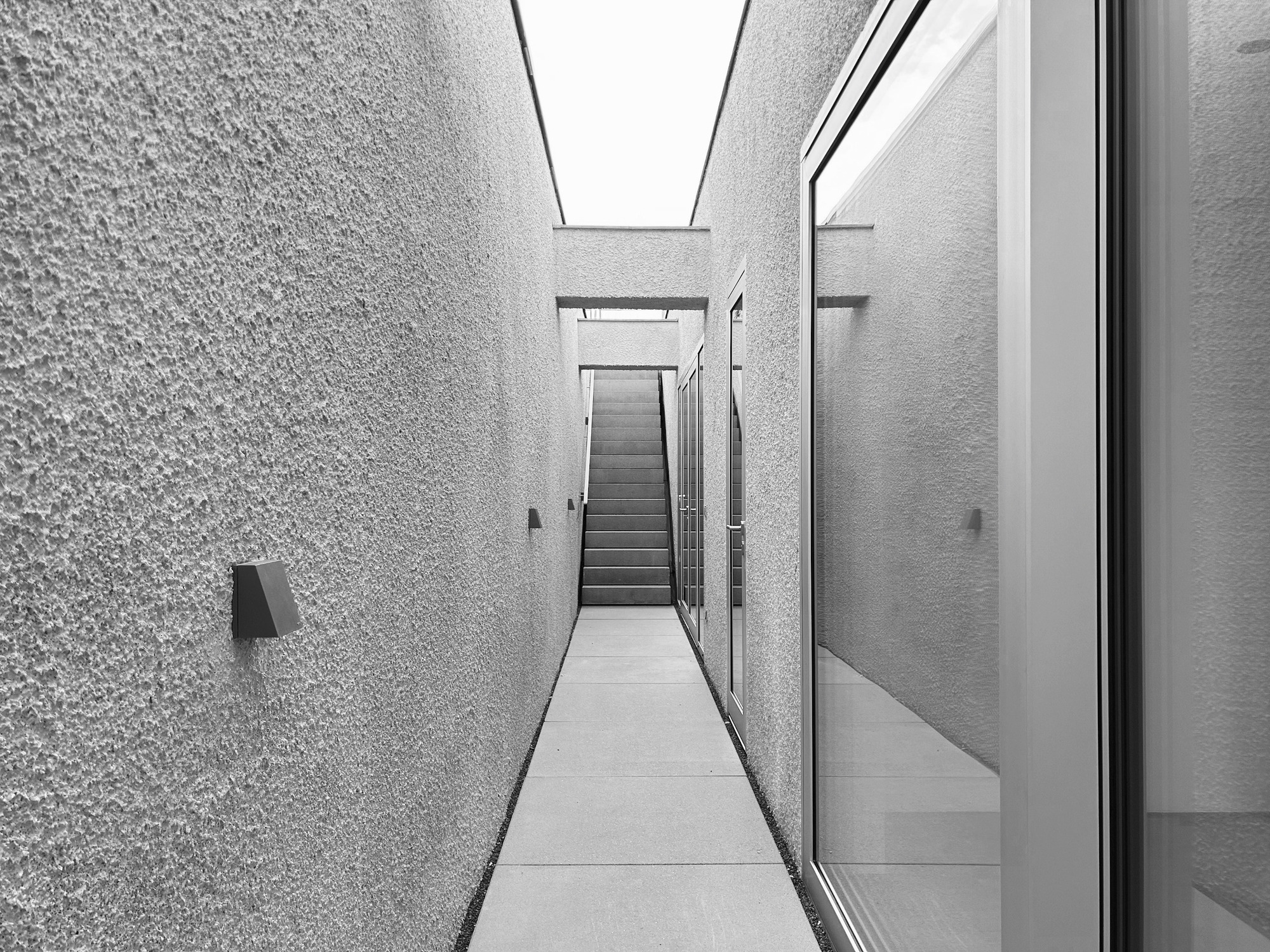 Gallery of Roof With 20 Concrete Ribs / Atelier Zafari - 9