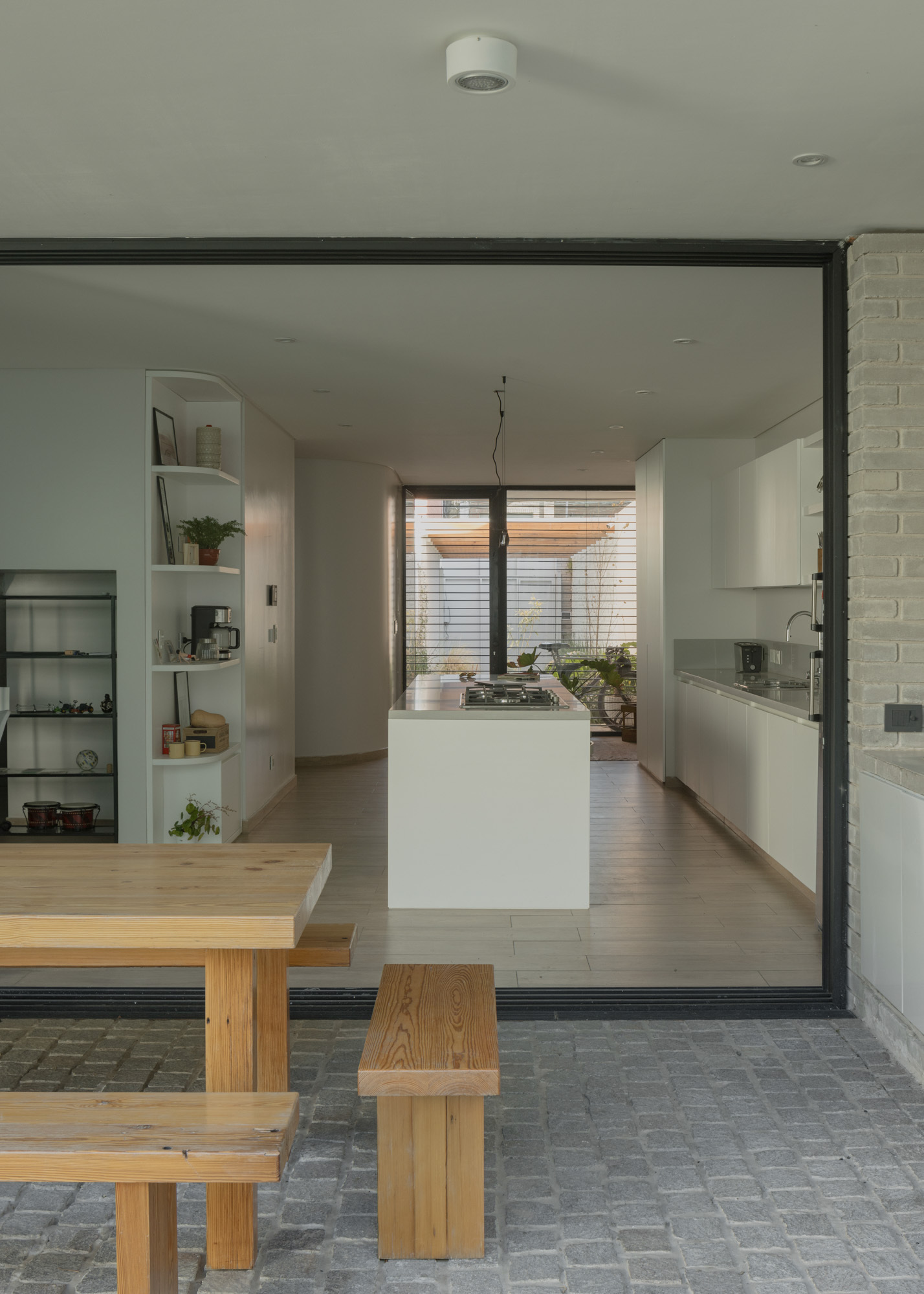 Gallery of Hidden House / Estudio STGO - 20