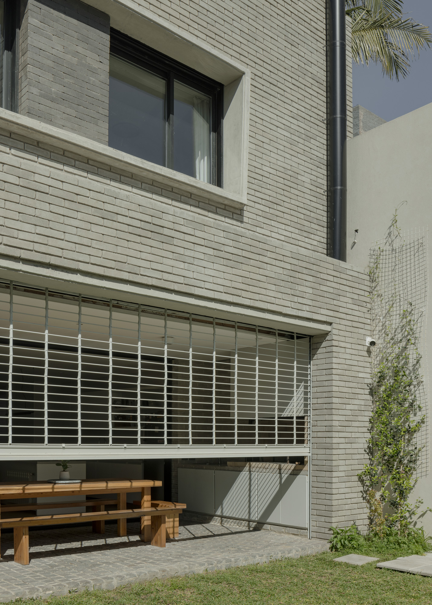 Gallery of Hidden House / Estudio STGO - 14