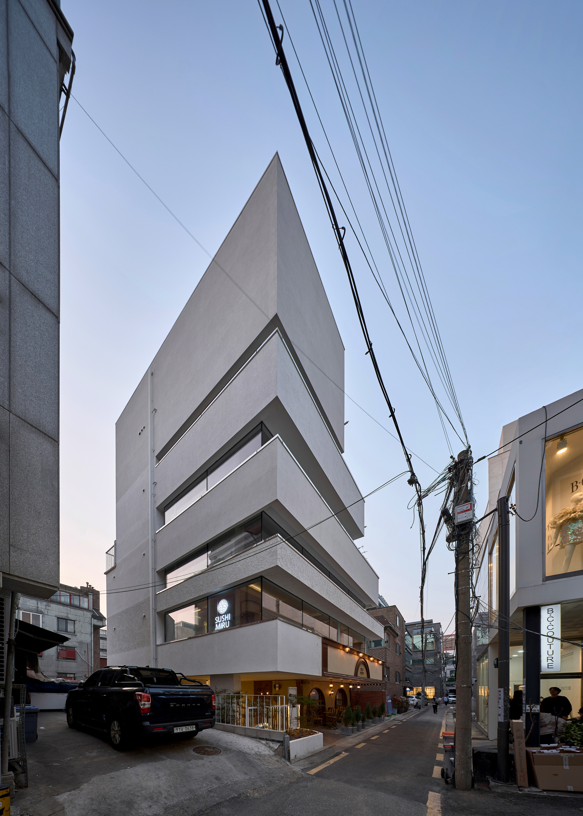 Gallery of Sinsa-dong Mix-use Building / a round architects - 7
