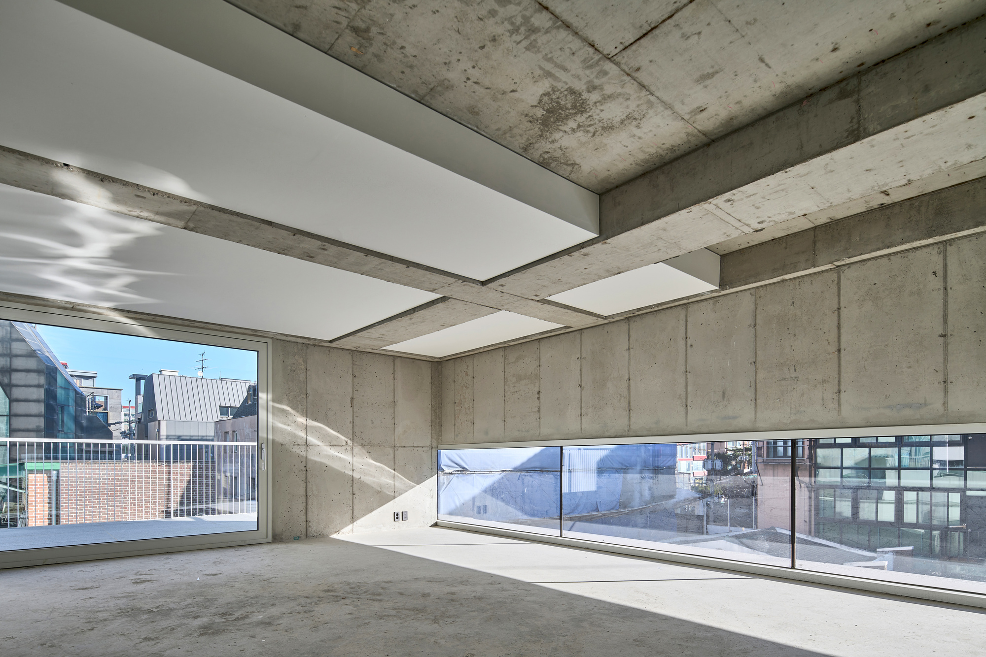 Gallery of Sinsa-dong Mix-use Building / a round architects - 3