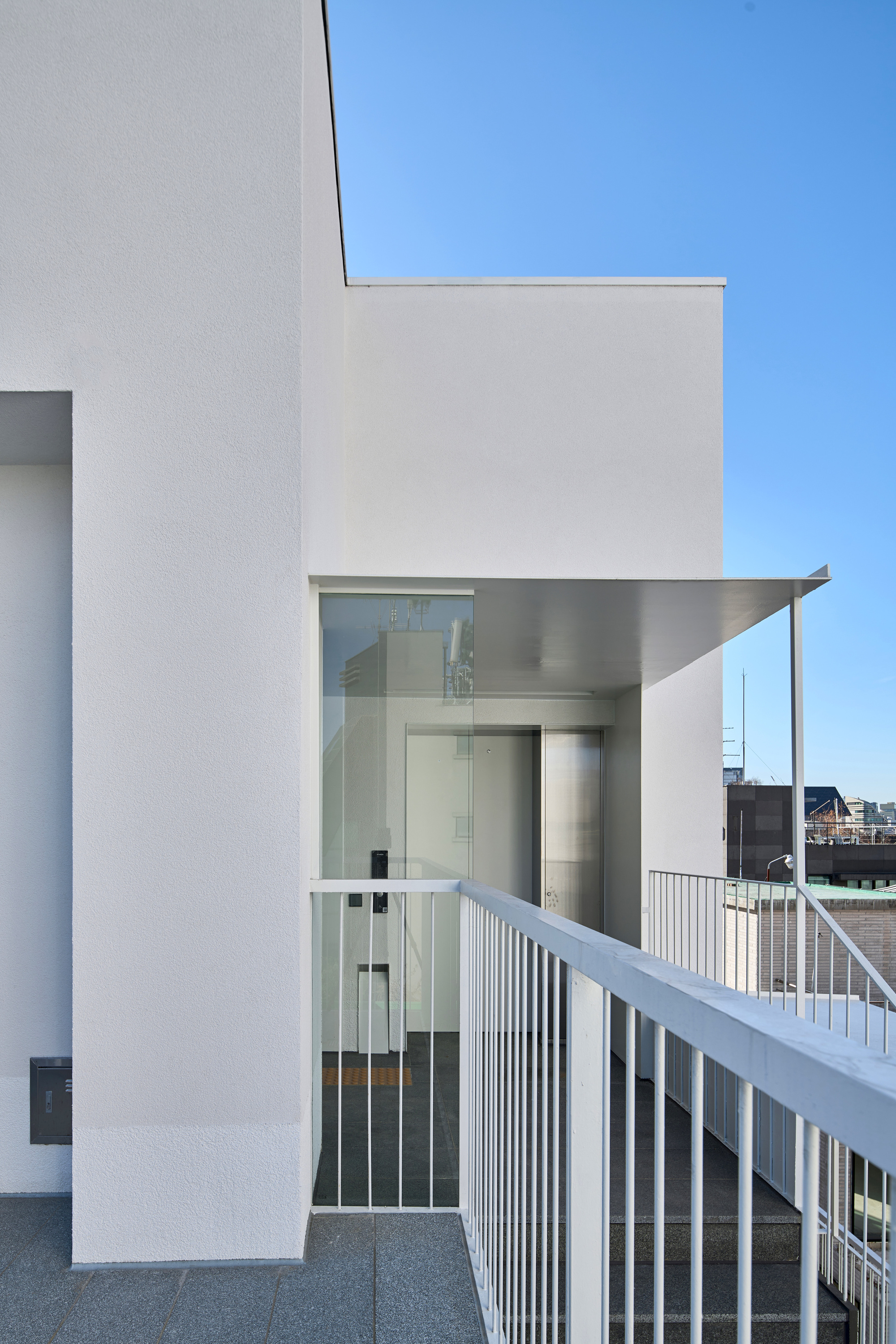 Gallery of Sinsa-dong Mix-use Building / a round architects - 2