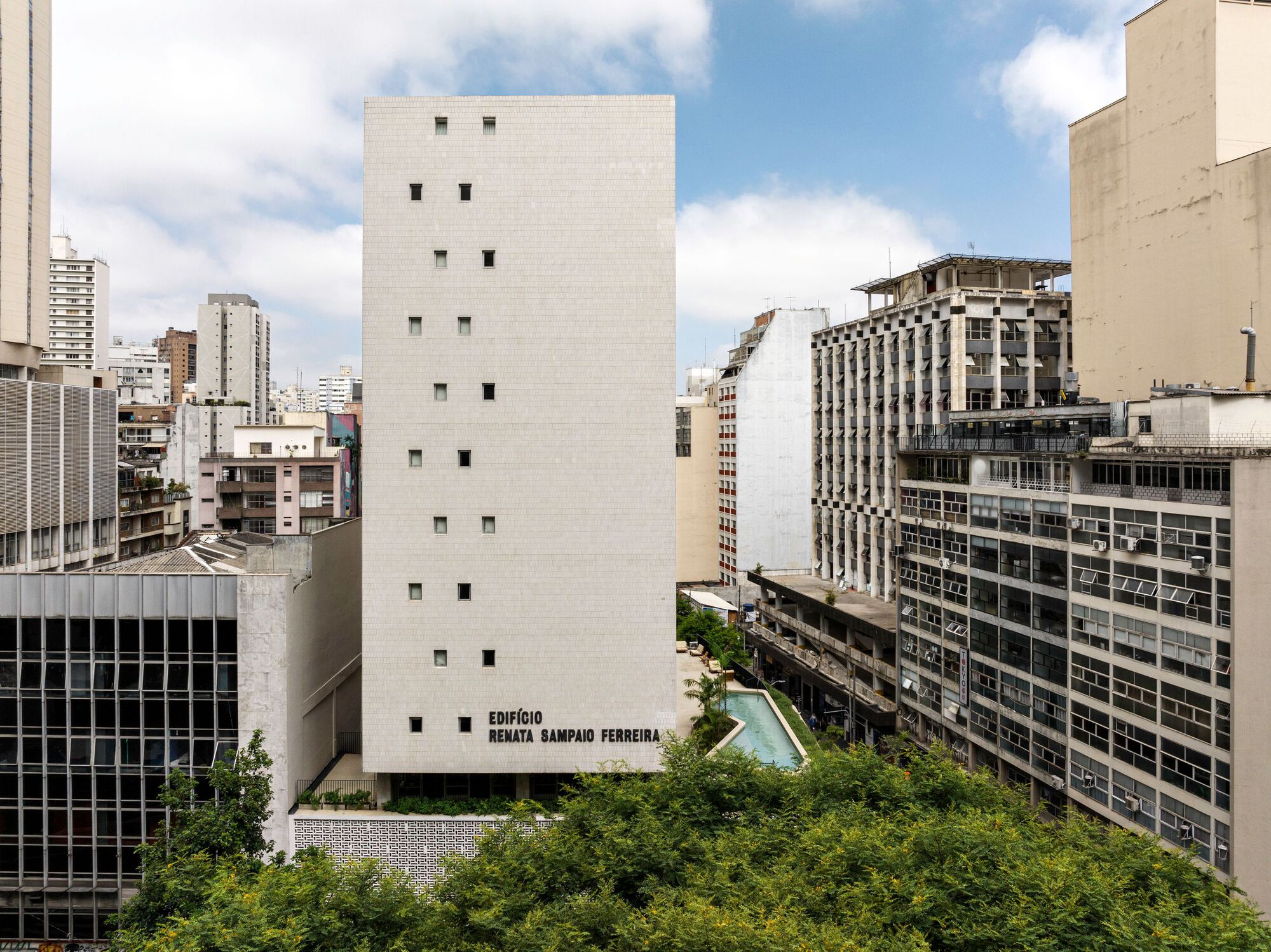 Gallery of Renata Building / Metro Arquitetos - 7