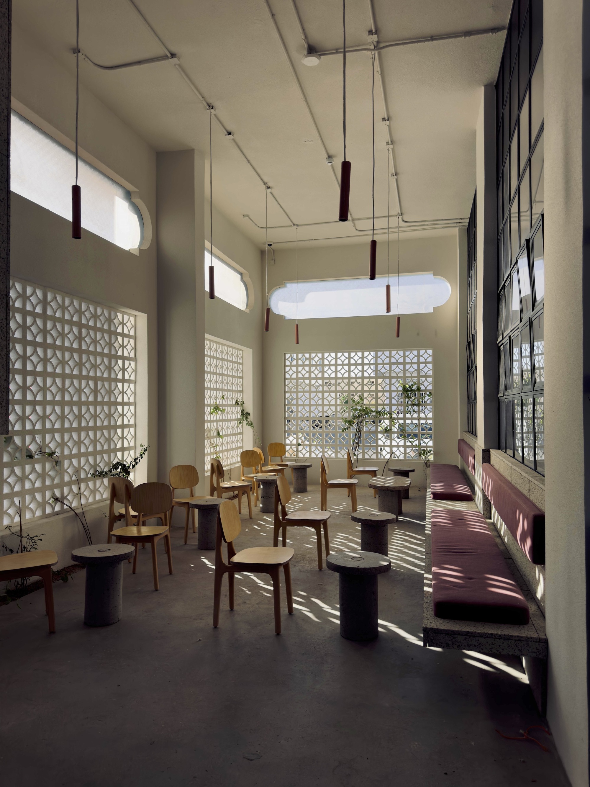 Gallery of Camel Step Coffee Roasters Shop / Faris Alosaimi - 3