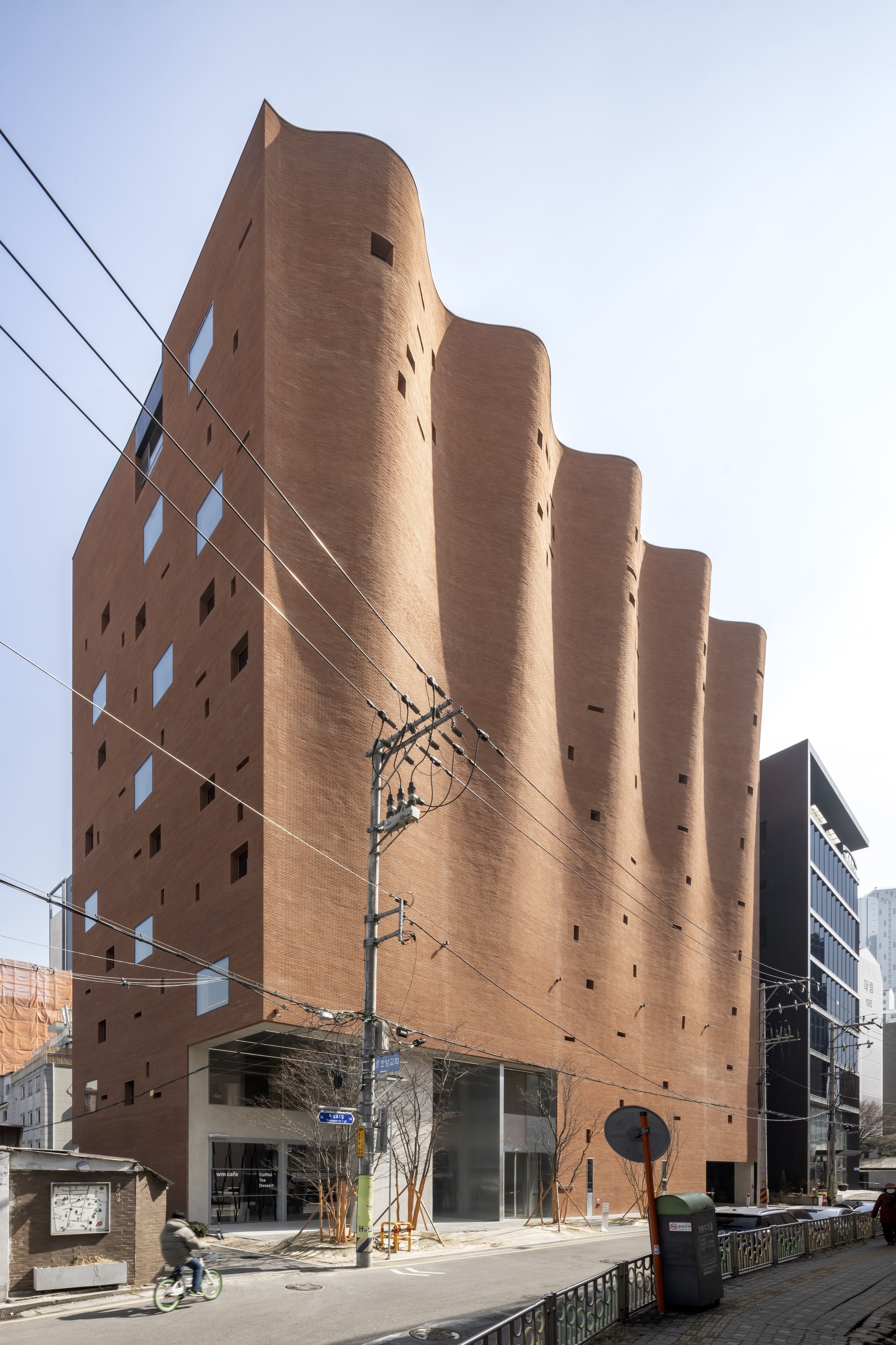 Gallery of W‐Mission Headquarters / Behet Bondzio Lin Architekten ...