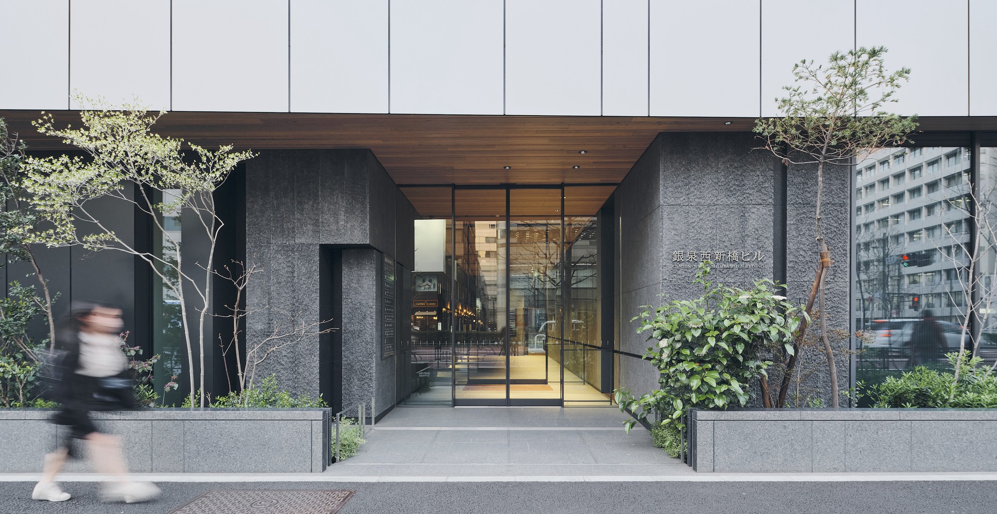 Gallery of Ginsen Nishi Shimbashi Building / Nikken Sekkei - 11