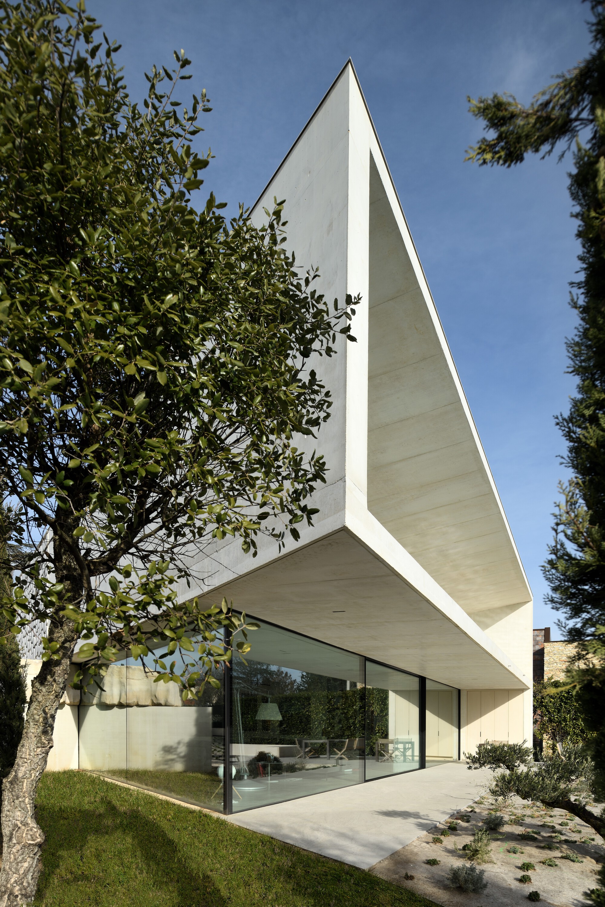 Gallery of Moos De Hill House / AUM Pierre Minassian - 9