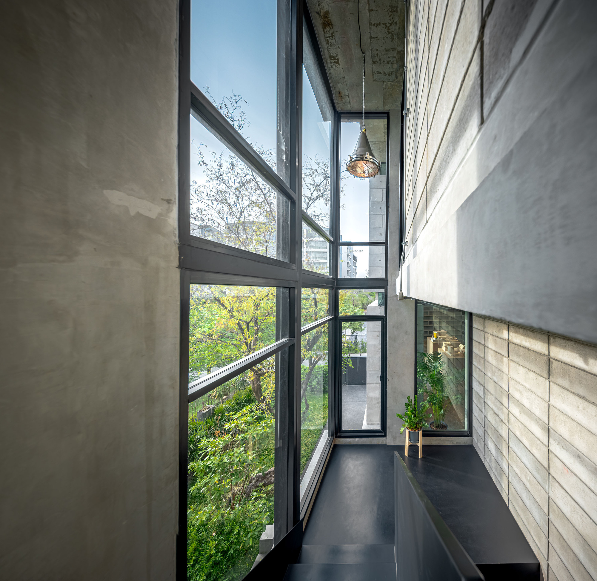 Gallery of Concrete Collage Office / COLLAGE DESIGN STUDIO - 10