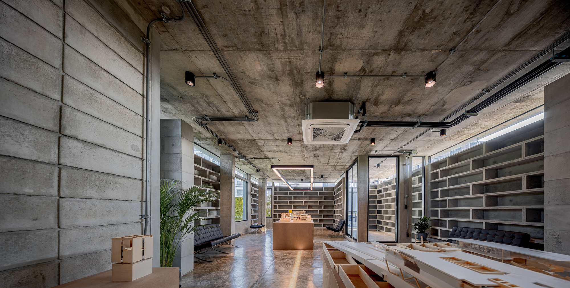 Gallery of Concrete Collage Office / COLLAGE DESIGN STUDIO - 13