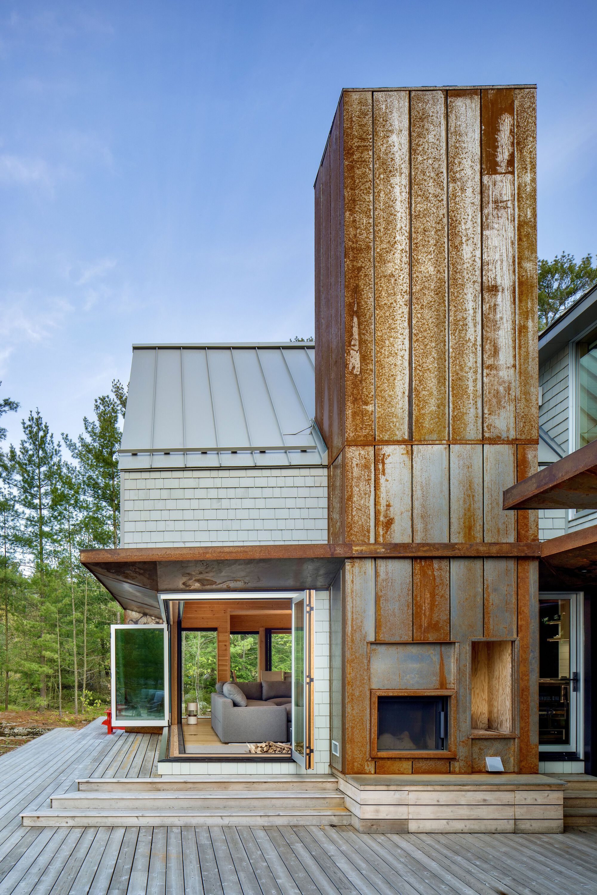 Gallery of Six Mile Lake Cottage / BLDG Workshop - 38