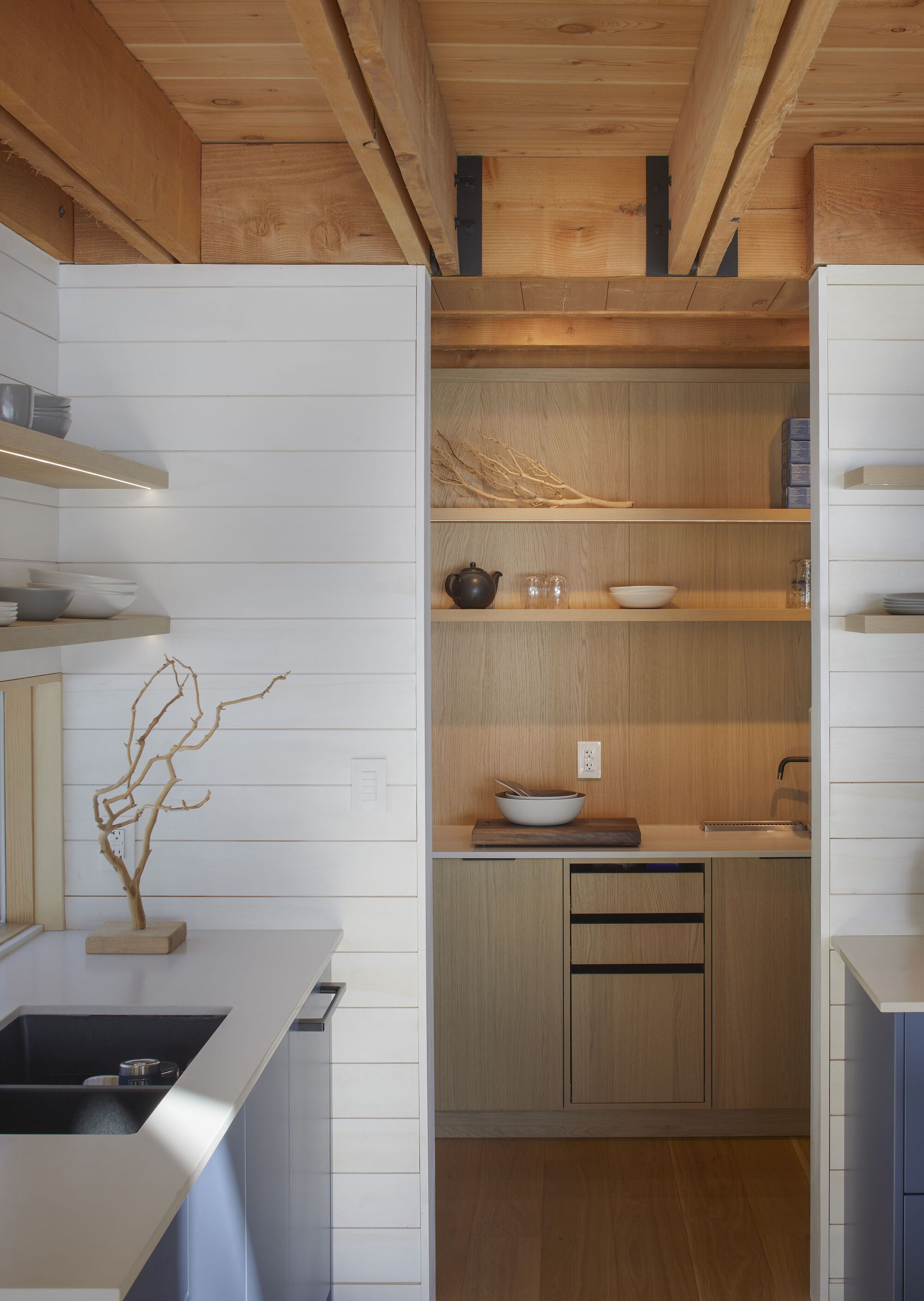 Gallery of Six Mile Lake Cottage / BLDG Workshop - 29