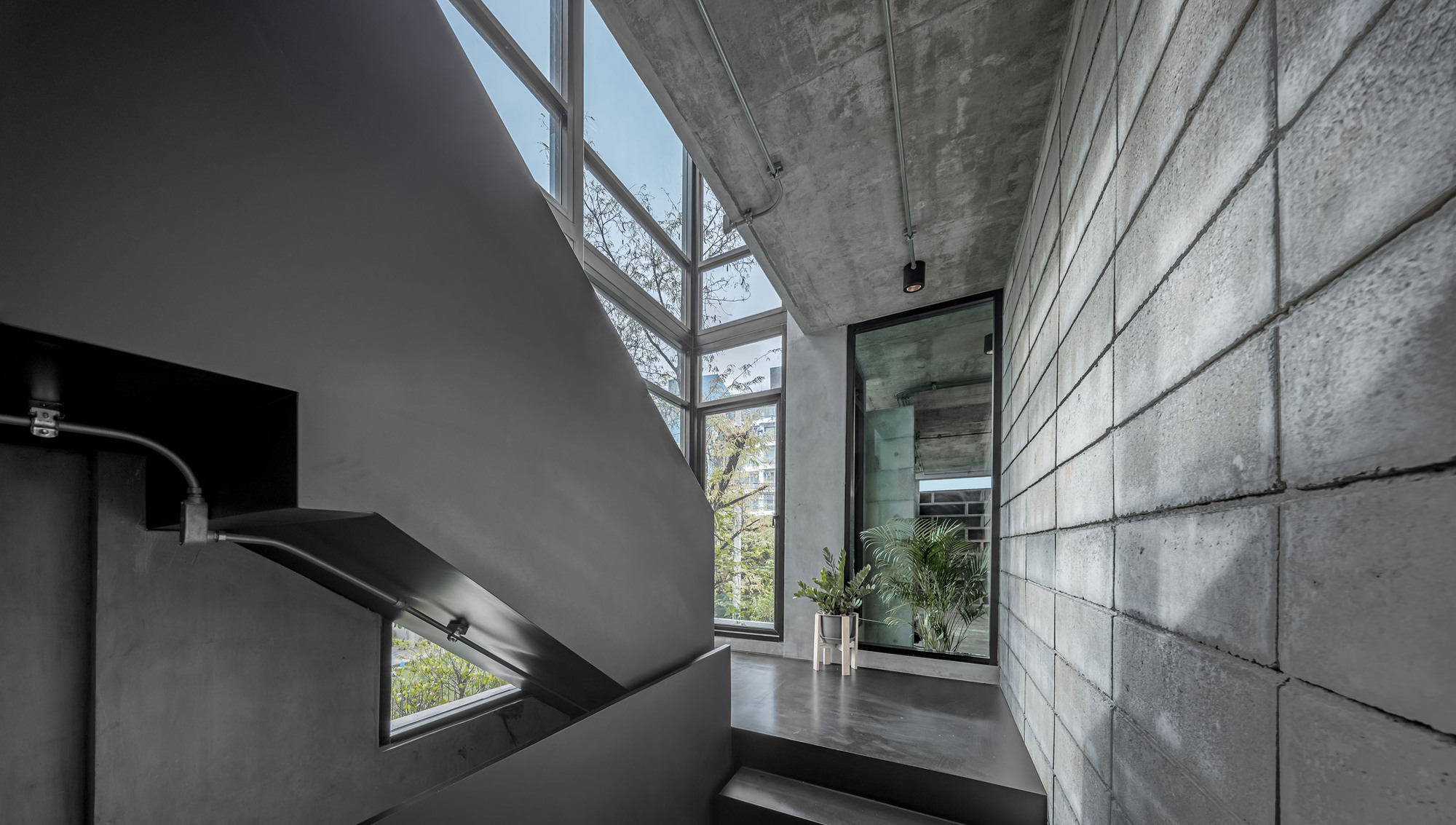 Gallery of Concrete Collage Office / COLLAGE DESIGN STUDIO - 4