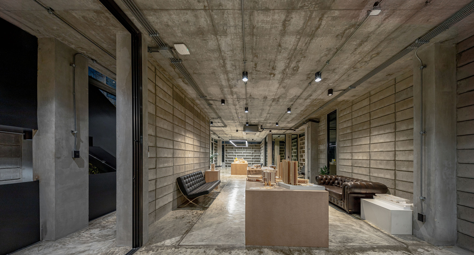 Gallery of Concrete Collage Office / COLLAGE DESIGN STUDIO - 19