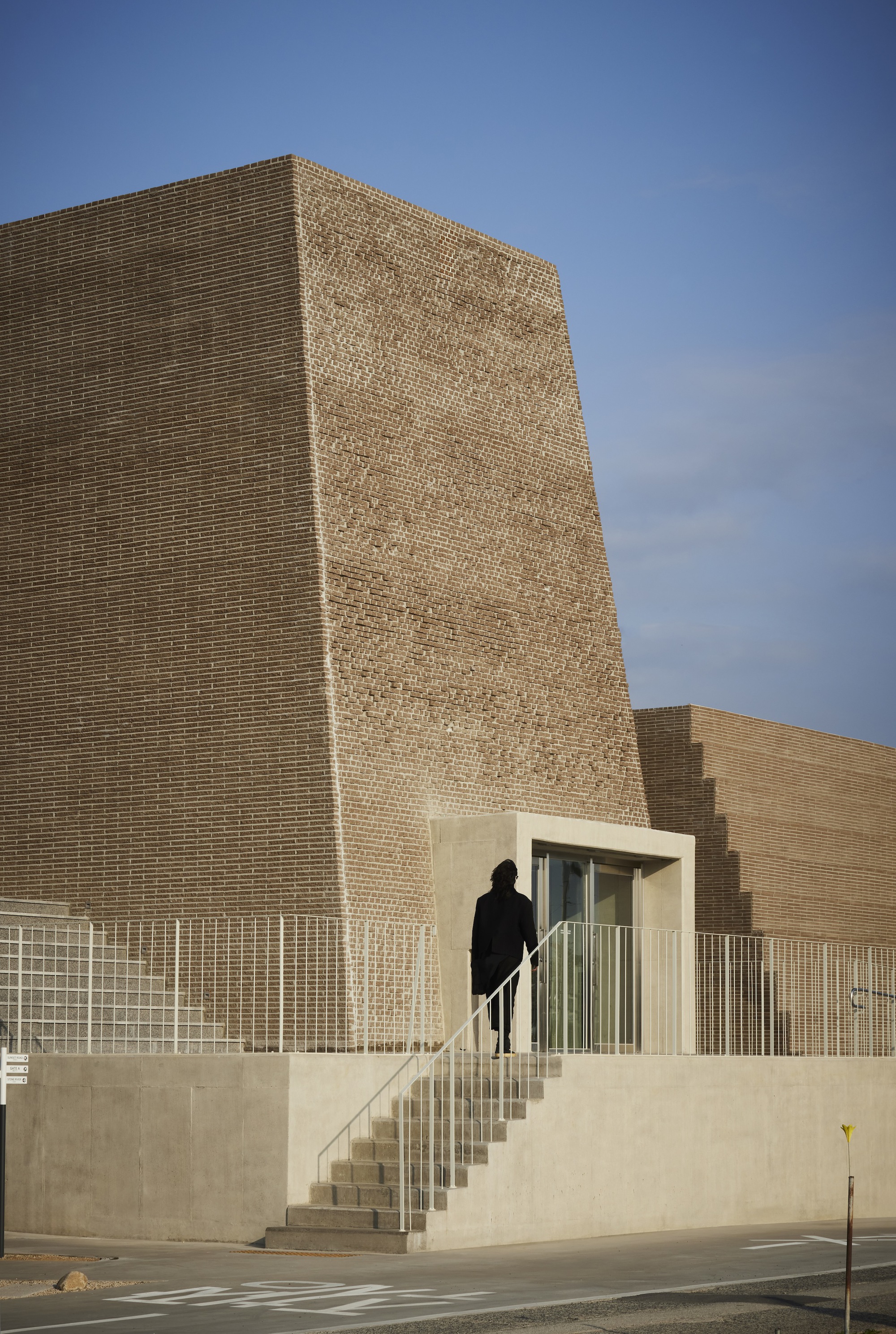 Gallery of INFILM Office and Commercial Building / ATMOROUND - 7