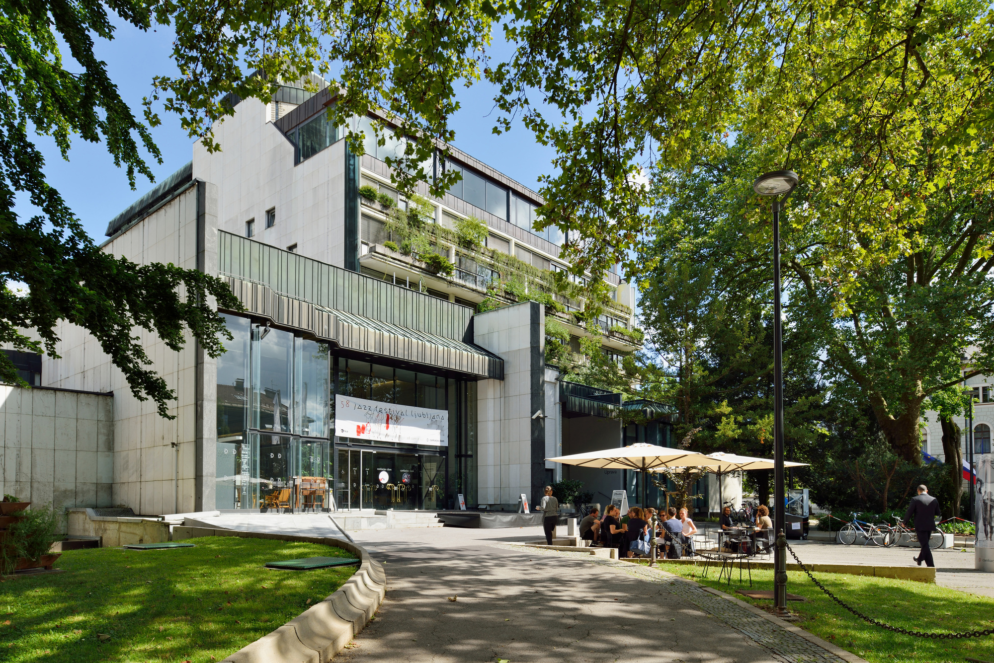 Gallery of AD Classics: Republic Square / Edvard Ravnikar - 20