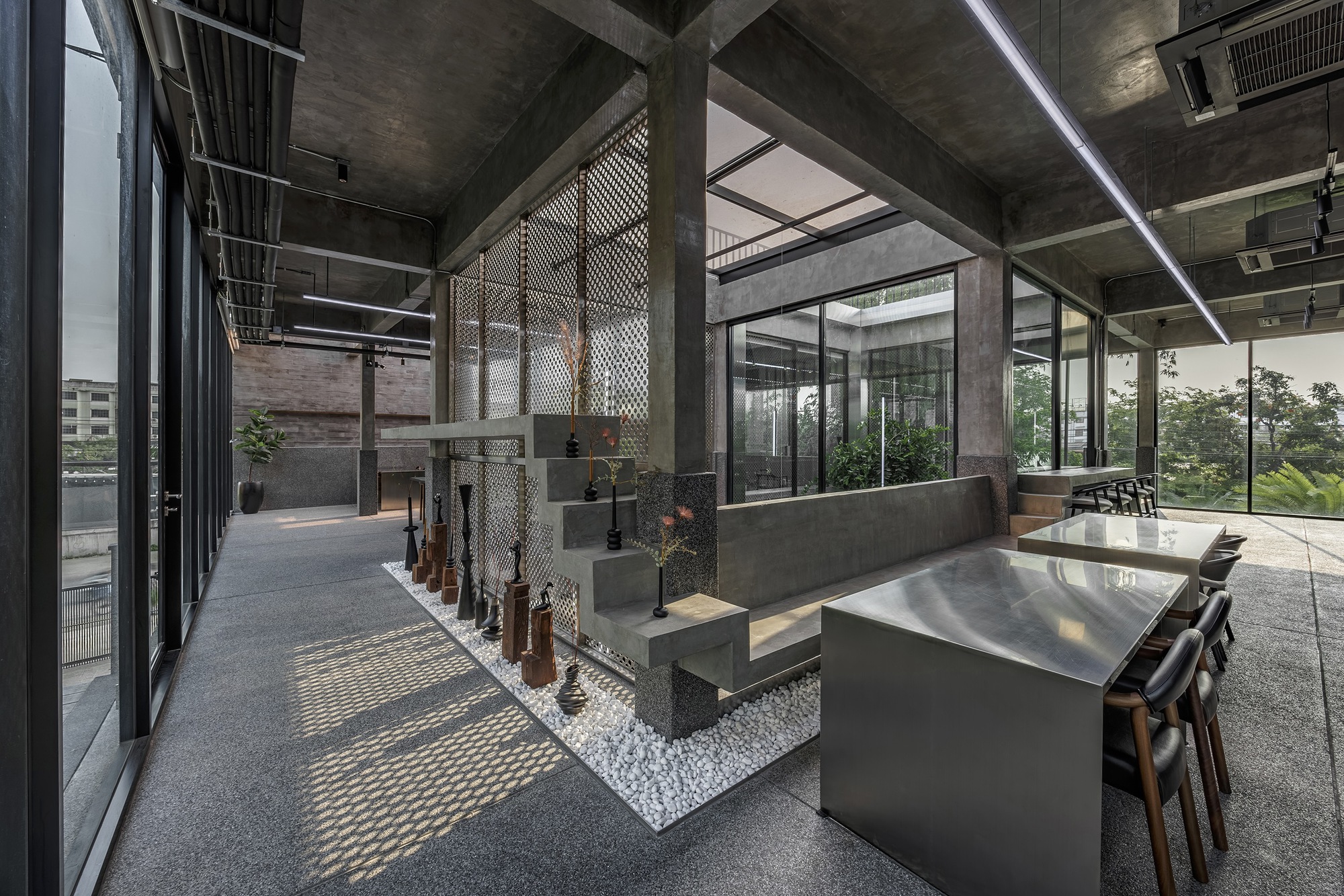 Galería de Phuffle restaurane y café / Too.architects - 2