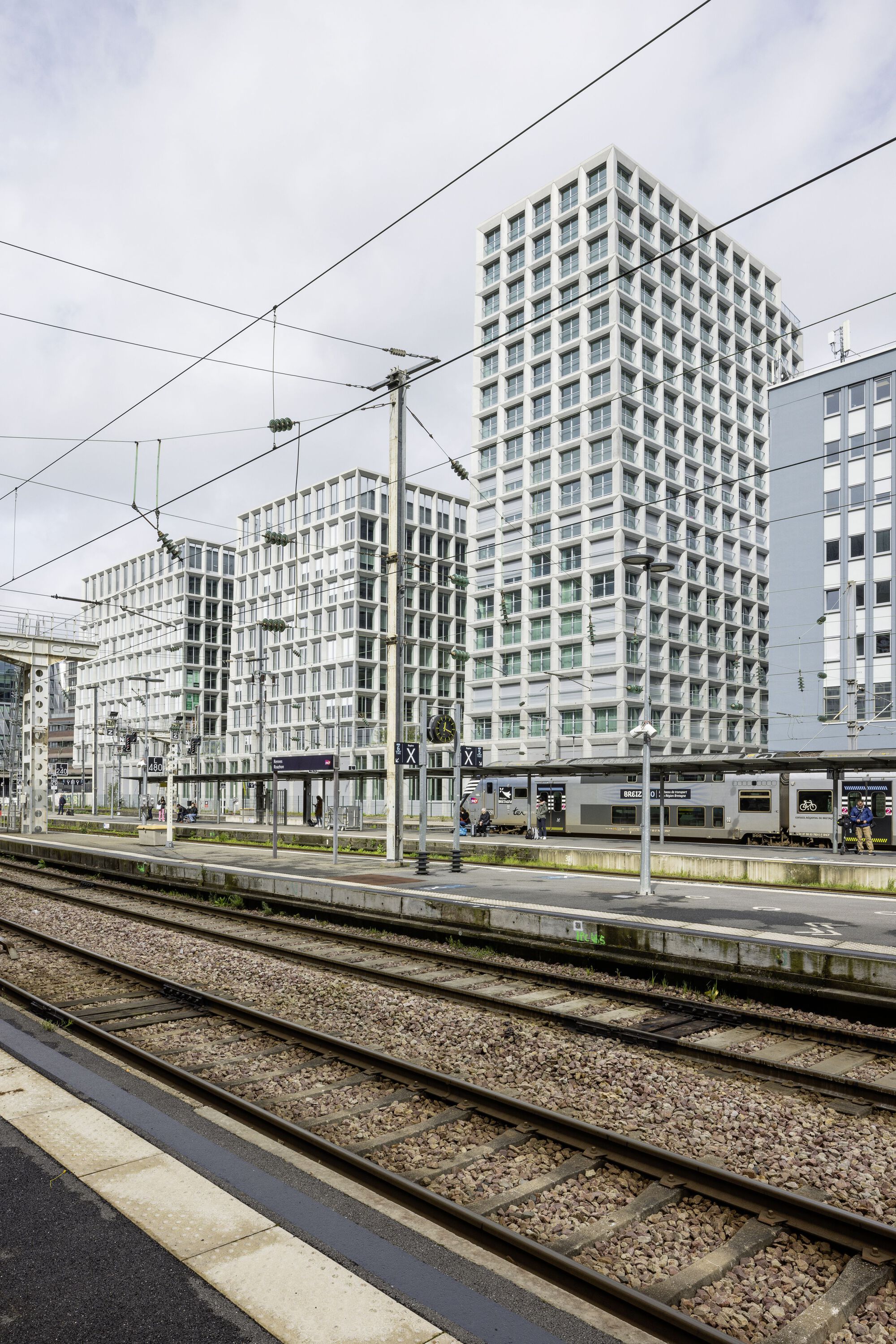 Gallery of Beaumont Eurorennes Buildings / Atelier Kempe Thill ...