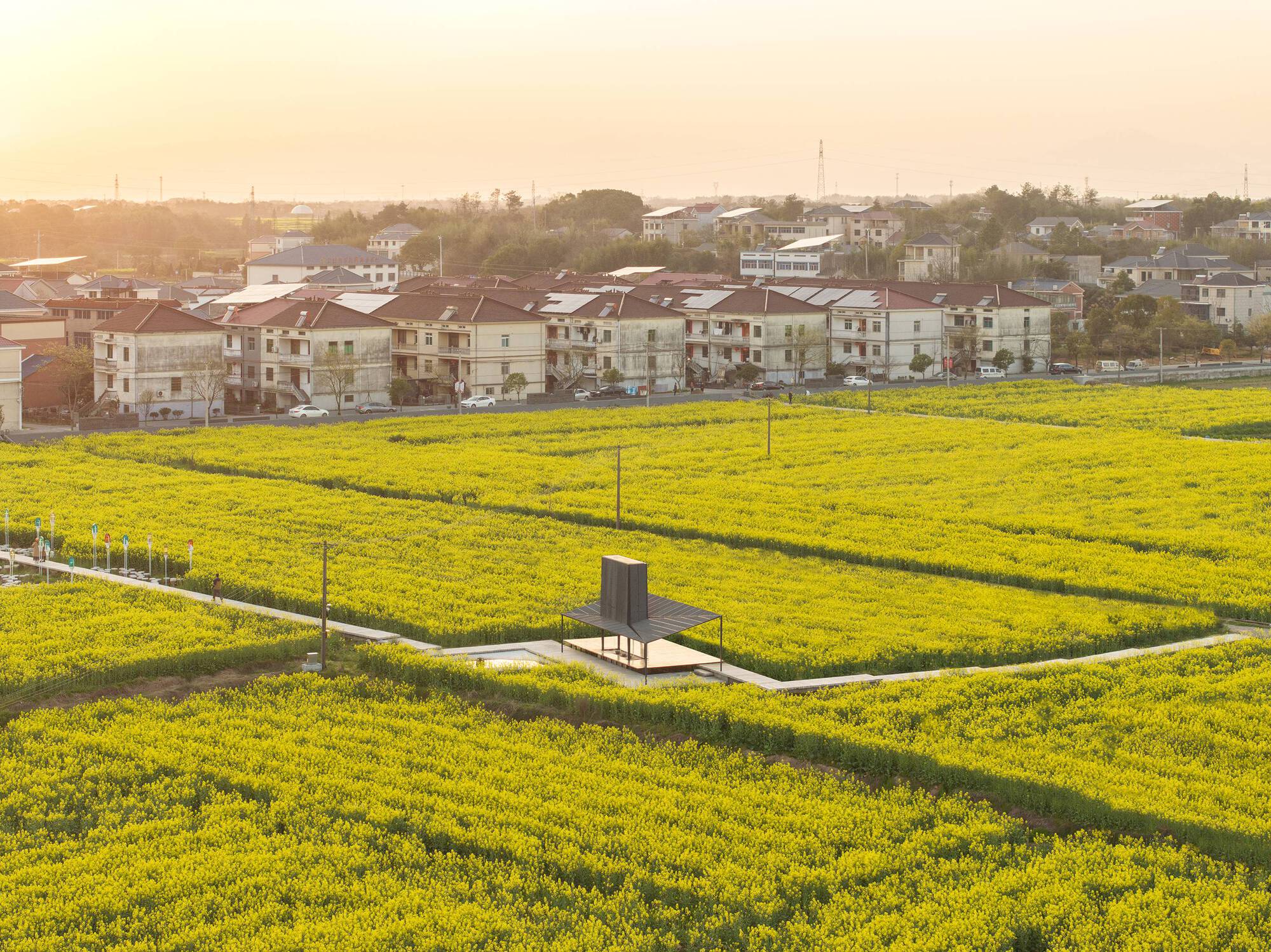 Gallery of Listening-to-the-rain Stop / SWOOP STUDIO - 2